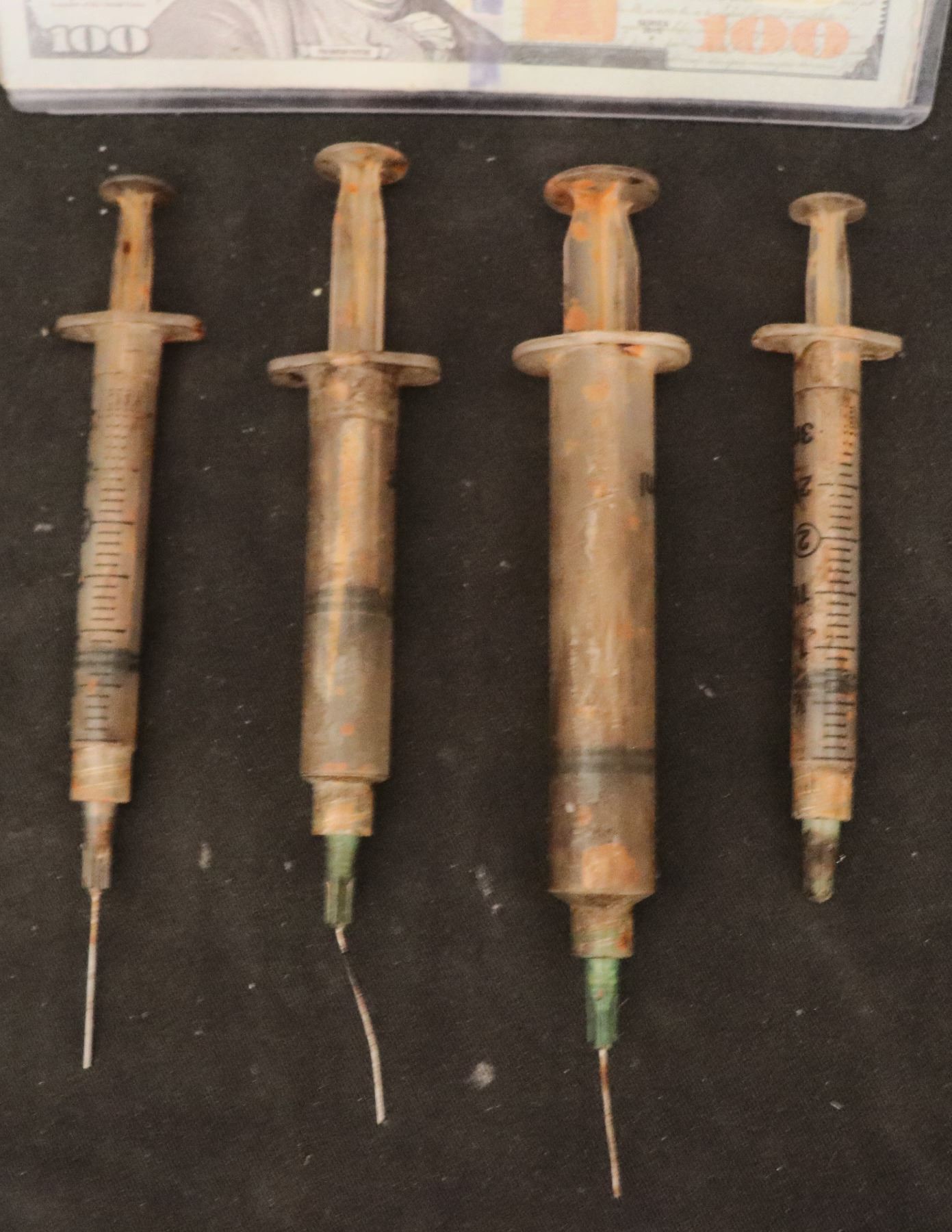 SAW II NEEDLE PIT TRAP SYRINGES SCREEN USED LOT OF 4 D