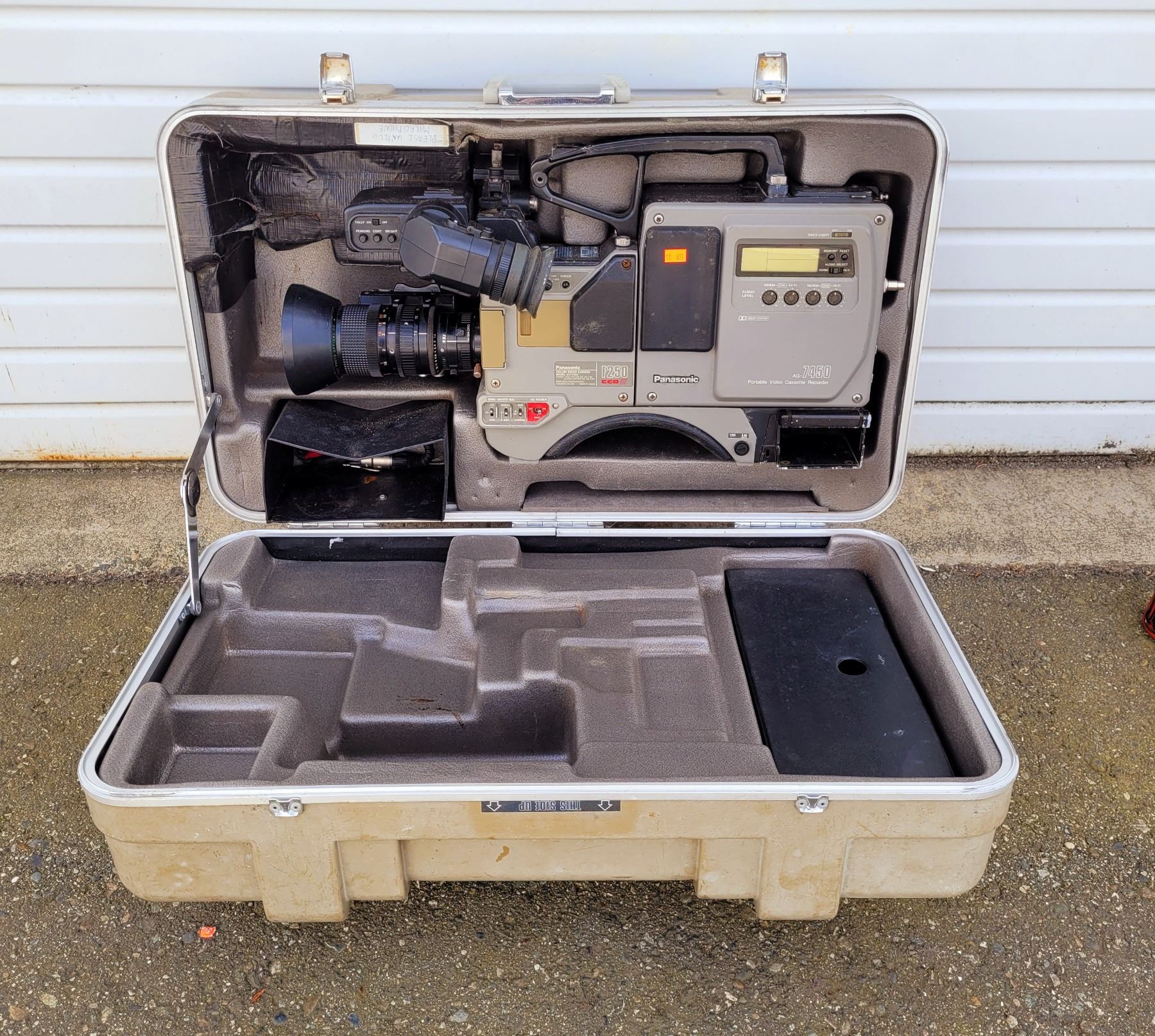 Panasonic AG-7450 VHS Color Video Camera