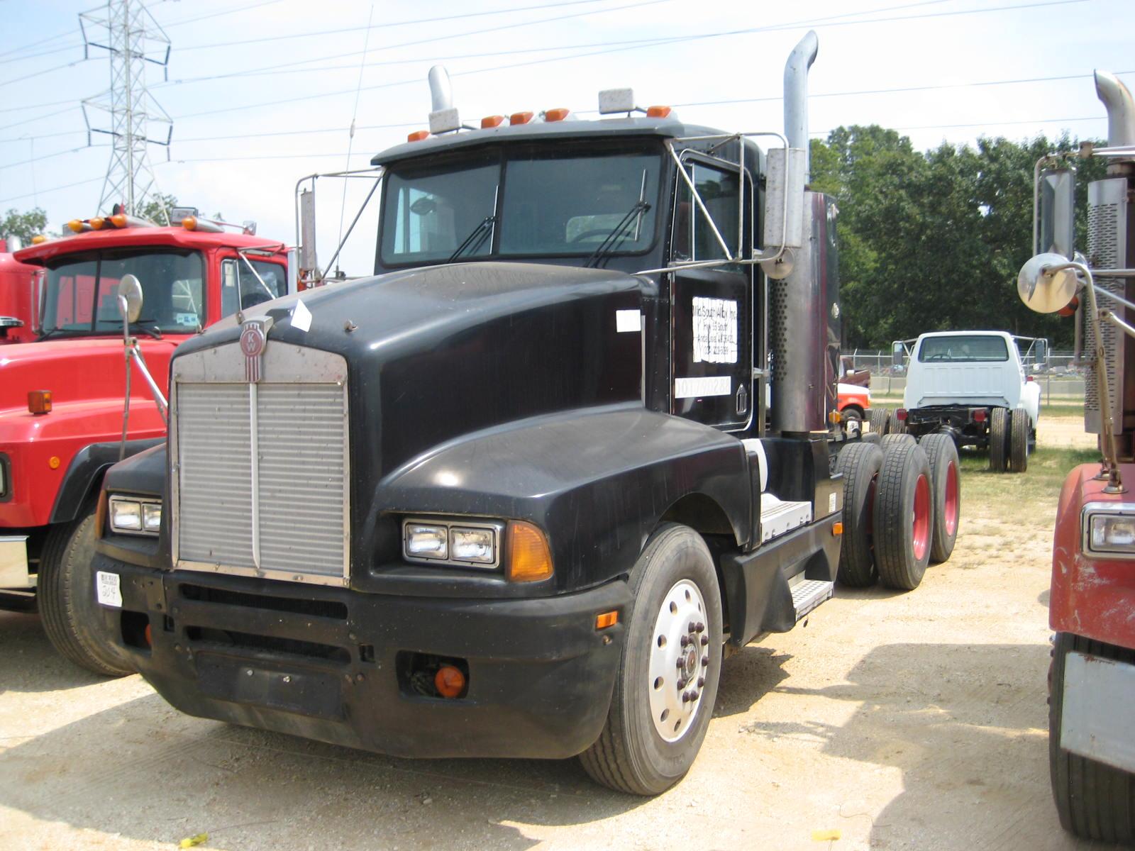 1989 KENWORTH T600 T/A TRUCK TRACTOR - J.M. Wood Auction Company, Inc.