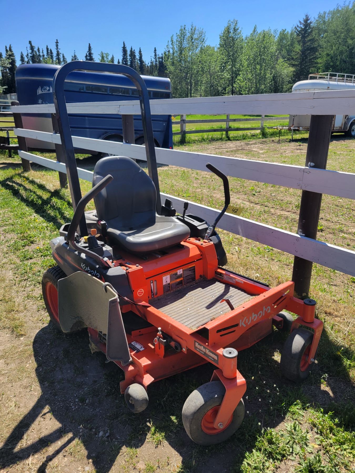Kubota Z12RRKUS 42in. zero turn mower c/w Kawasaki FR 651IV 2 stroke s ...