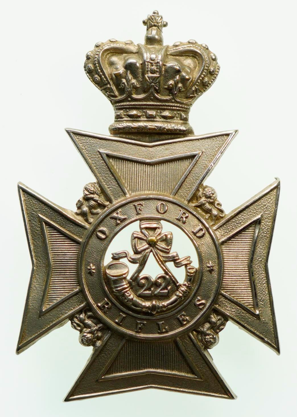 Militaria Insignia; Helmet Plate Badge - 22nd Oxford Rifles QVC example.