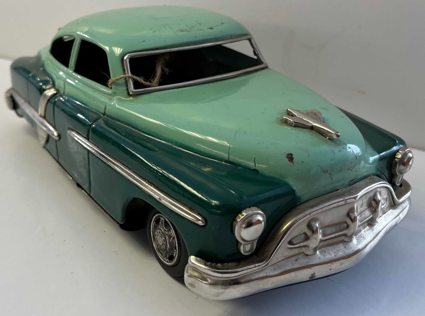 Vintage - Japanese Ichiko Tin Friction 1953 Pontiac. Nice Original example.