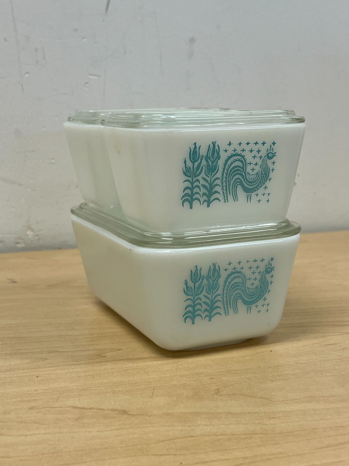 Pyrex Amish / Butterprint Fridge Dishes with lids - lids have some ...