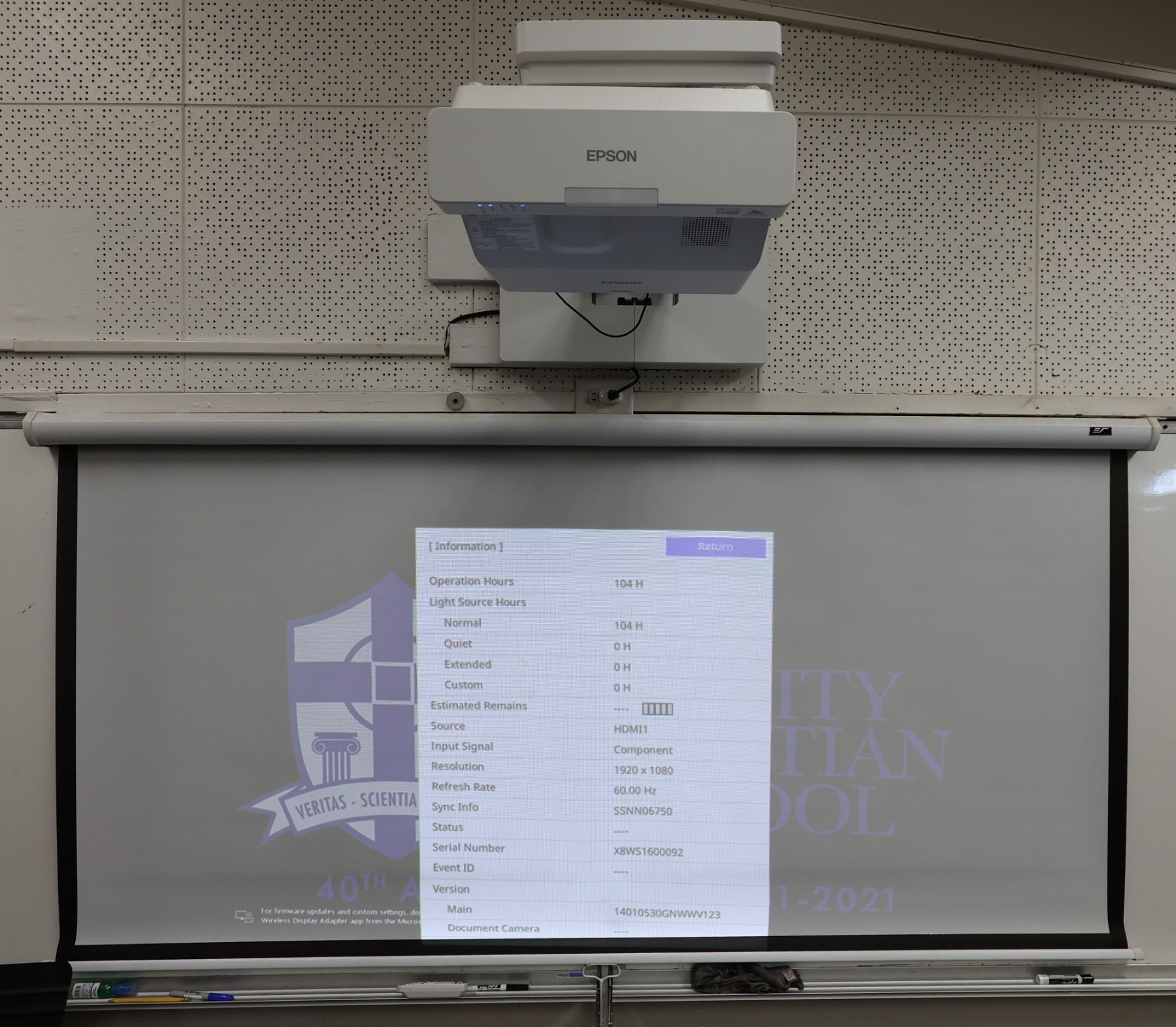 Epson EB-720 Projector w/ Remote