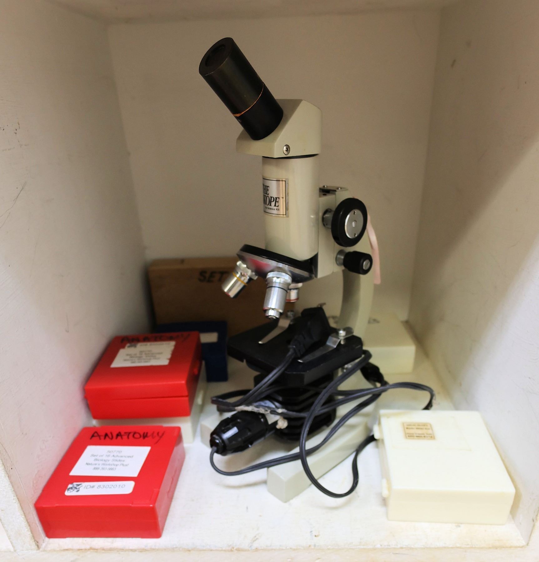 LED Microscope 'The Skope' w/ 3 Objective Lenses & Accessories