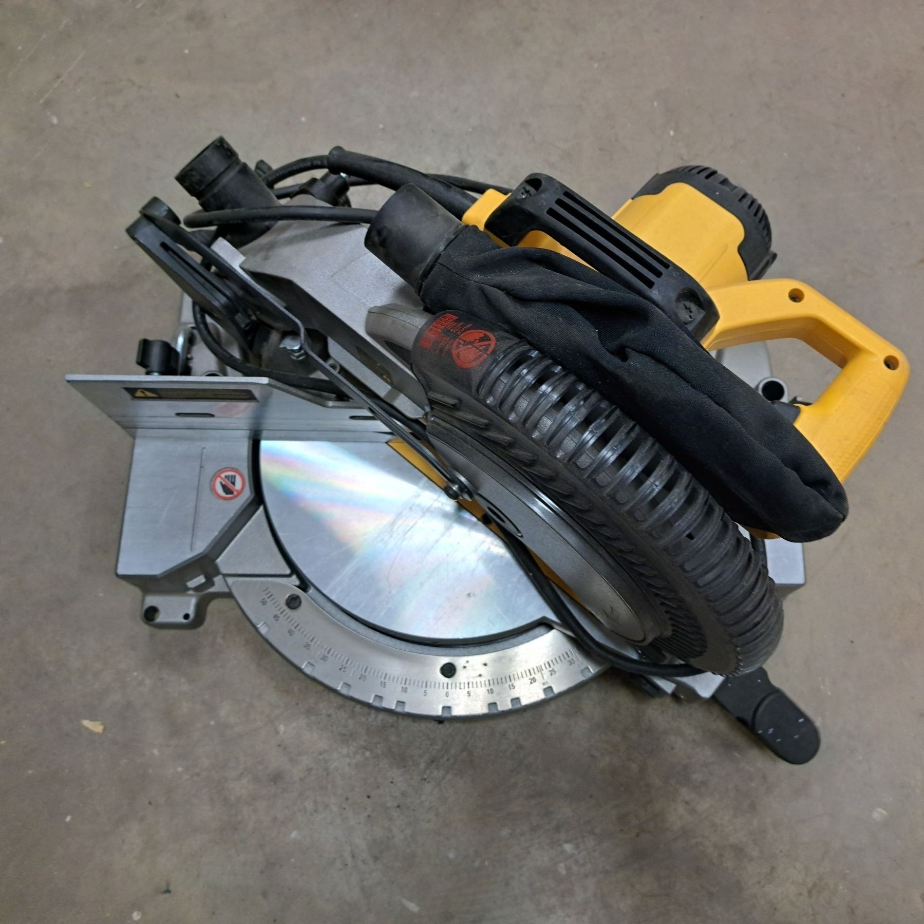 Dewalt mitre saw - Schmalz Auctions