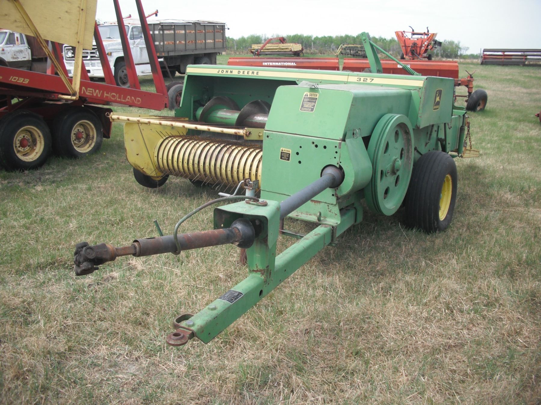 John Deere 327 square baler SER: 59525