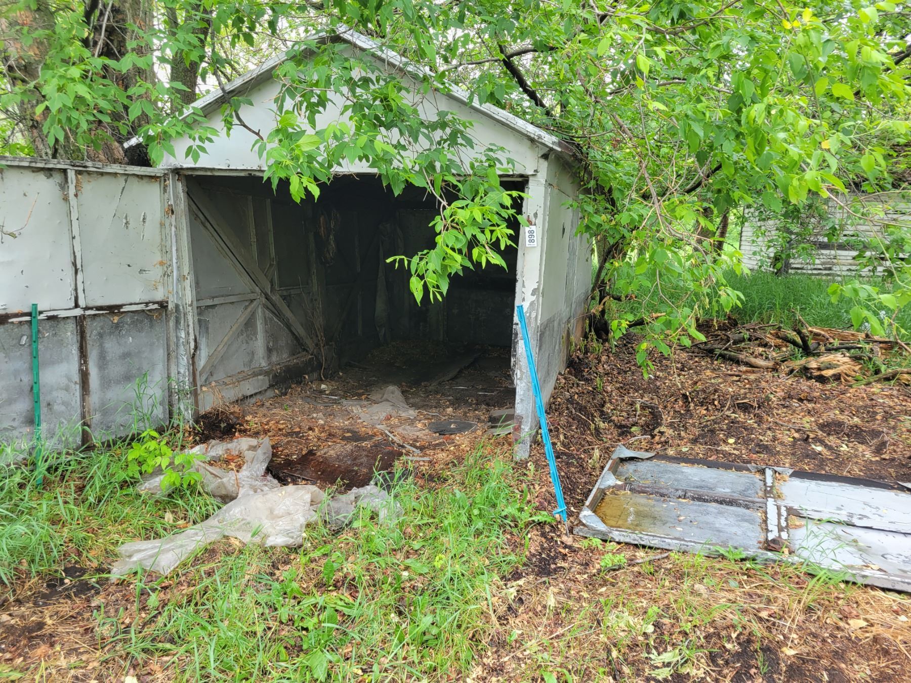 Metal shed. Approx 8ft x 14ft. Buyer loads out.