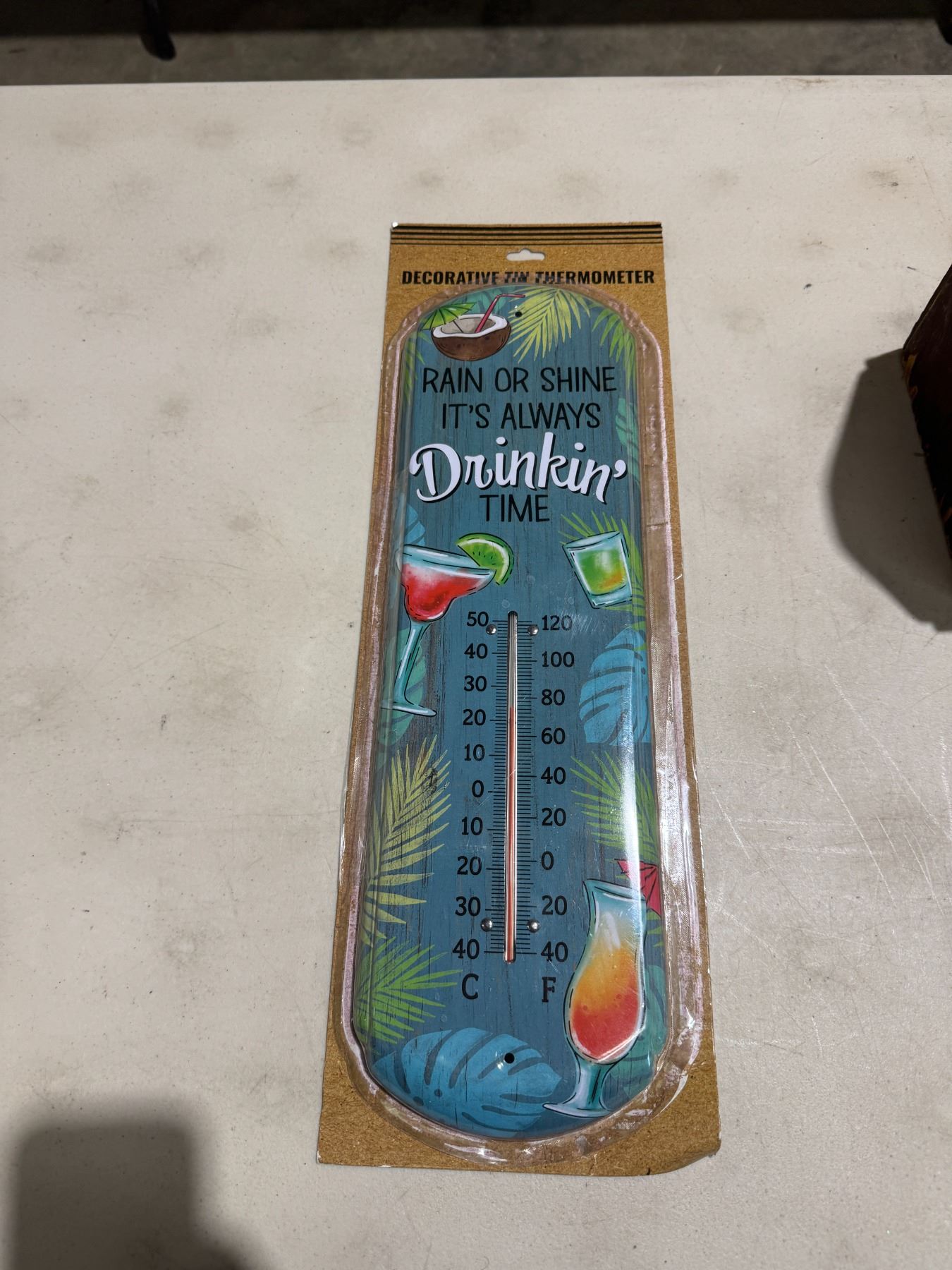Decorative tin thermometer