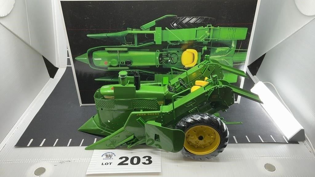 JOHN DEERE 4020 TRACTOR WITH 237 CORN PICKER