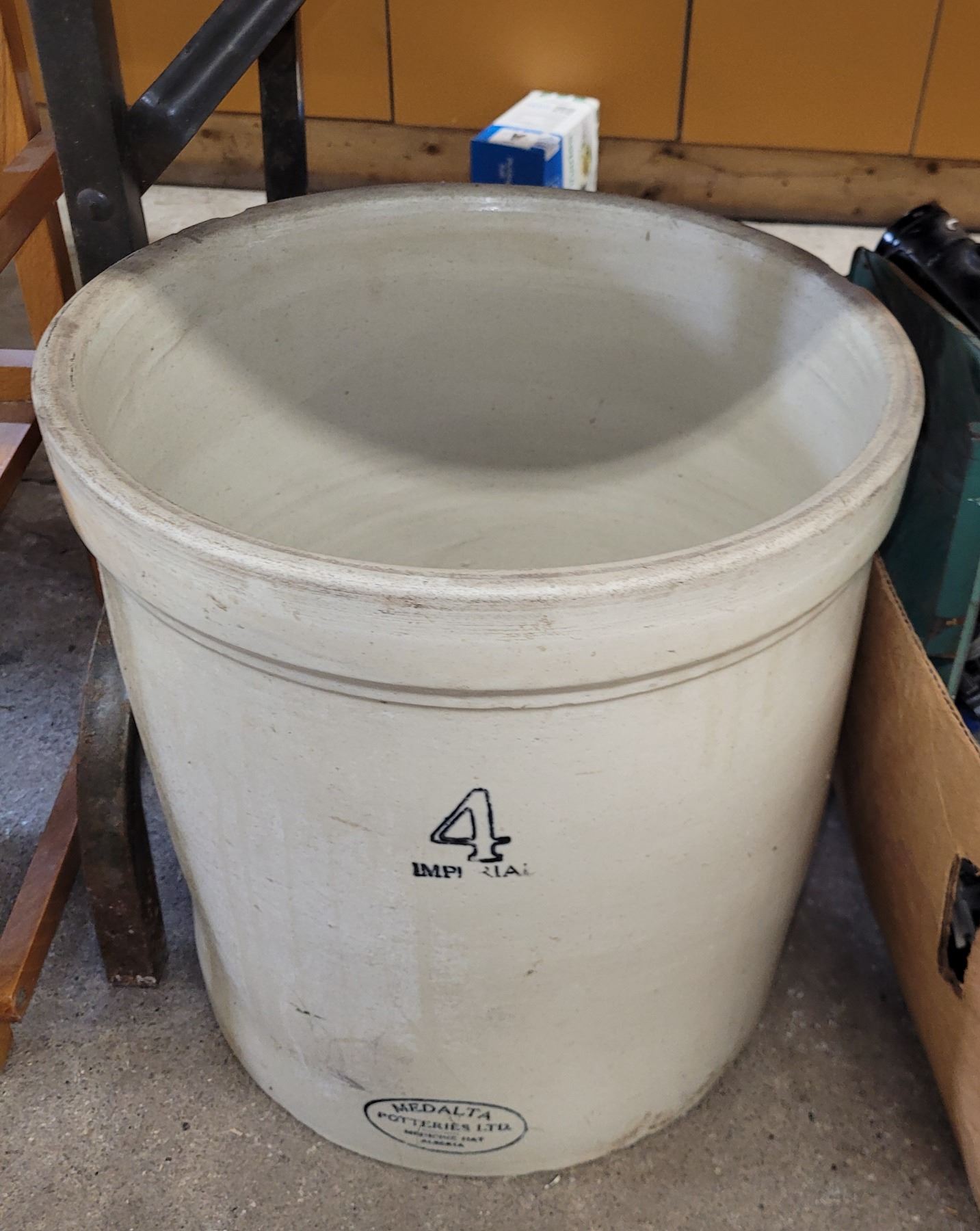 4 Gallon Medalta Crock