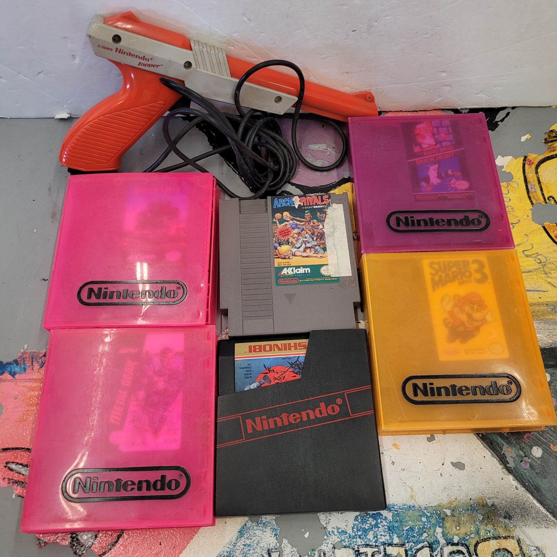 Lot of 6 Nintendo NES Game Cartridges + Zapper