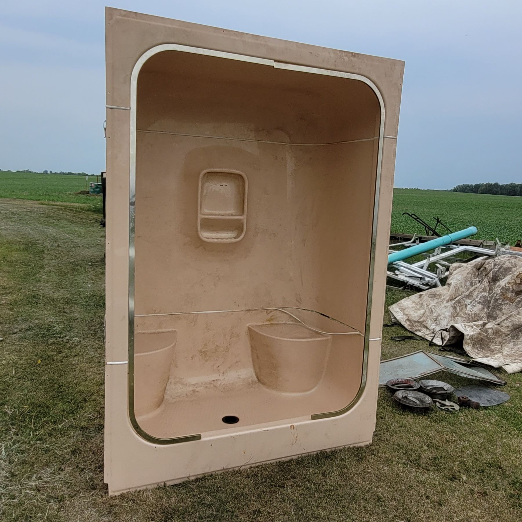 Fiberglass Hot Tub - Unlatches for easier transporation