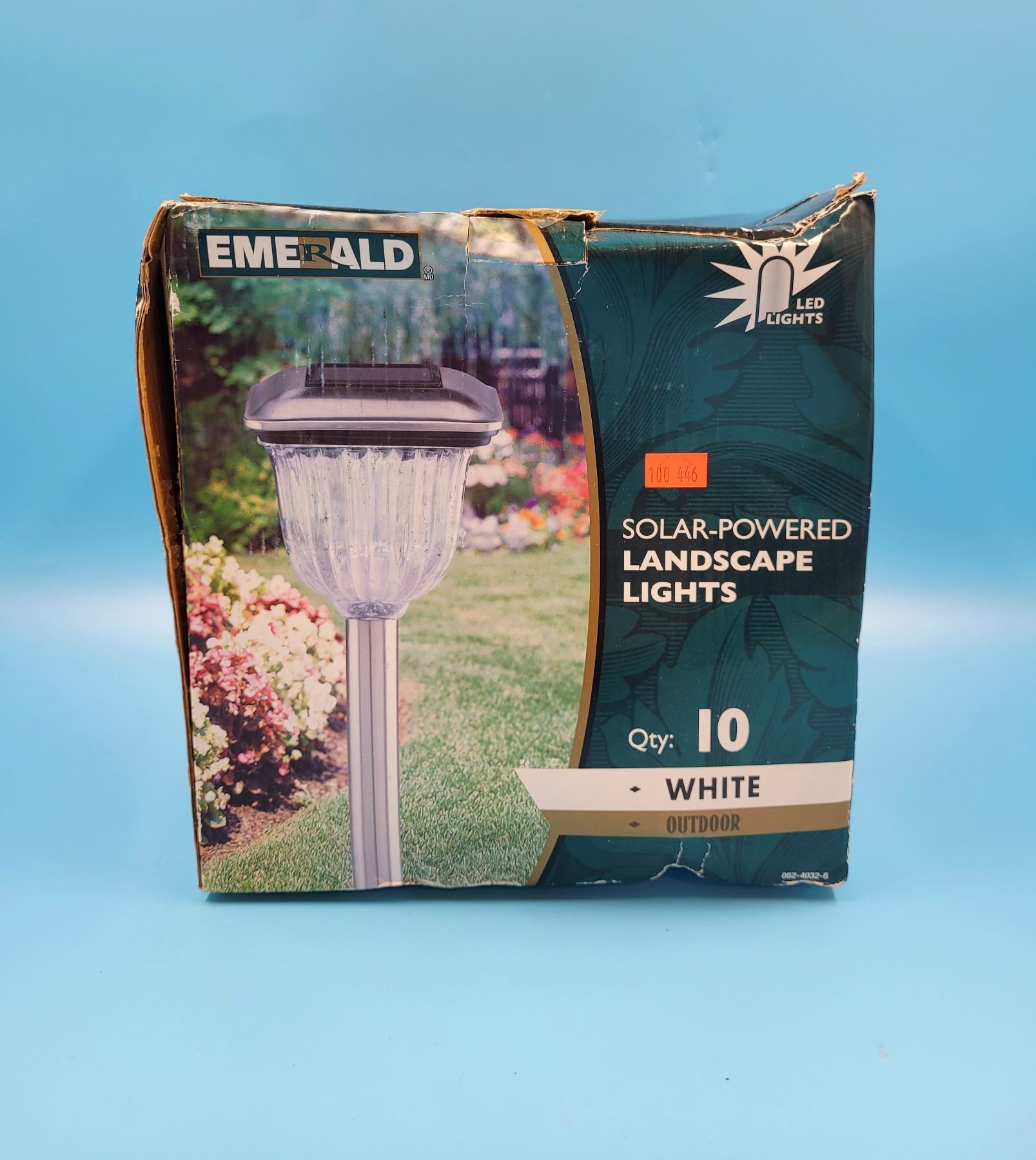 Emerald Solar-Powered Landscape Lights Qty: 10 White