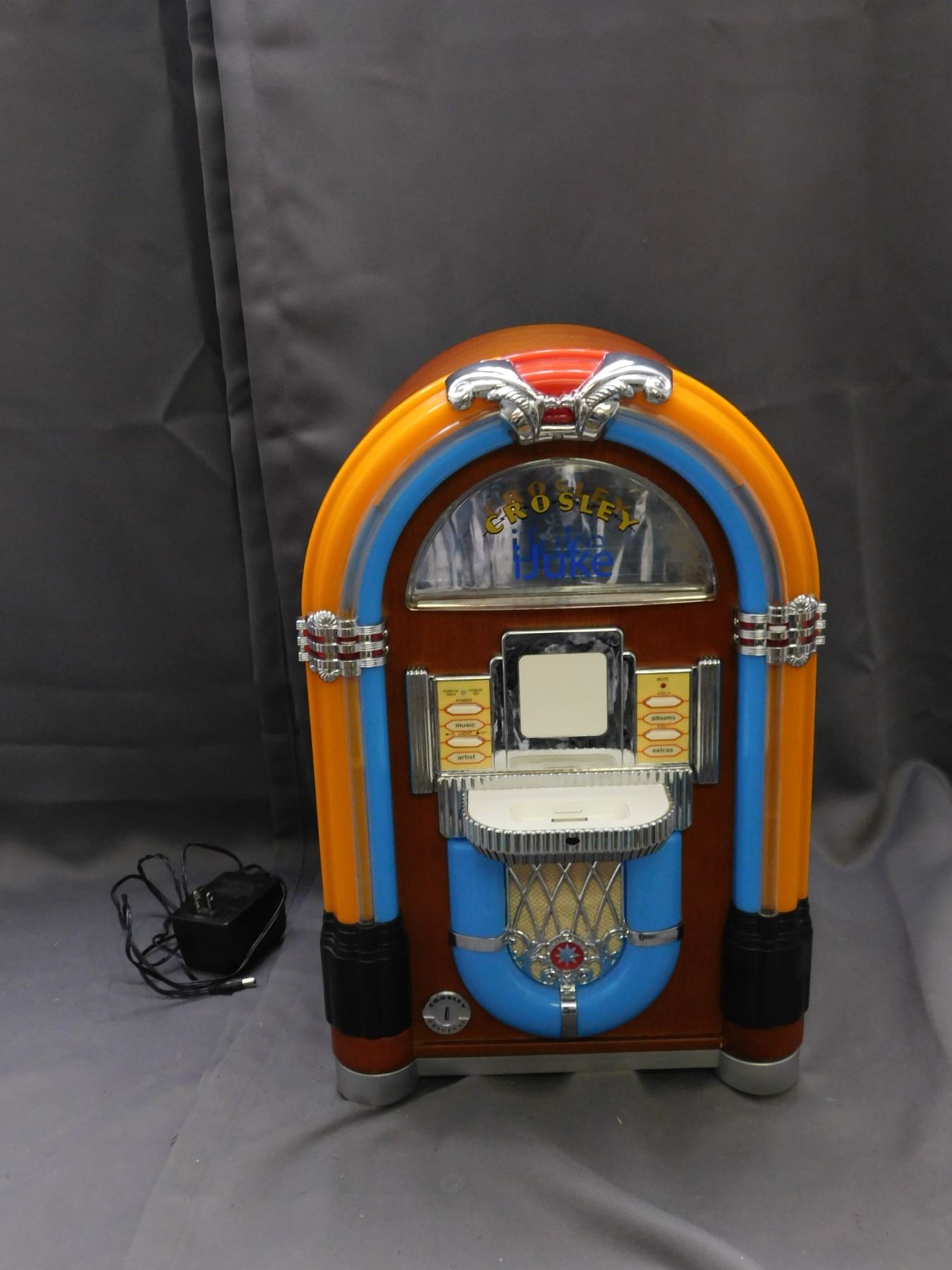 Crosley iJuke Apple iPod Jukebox Model CR17