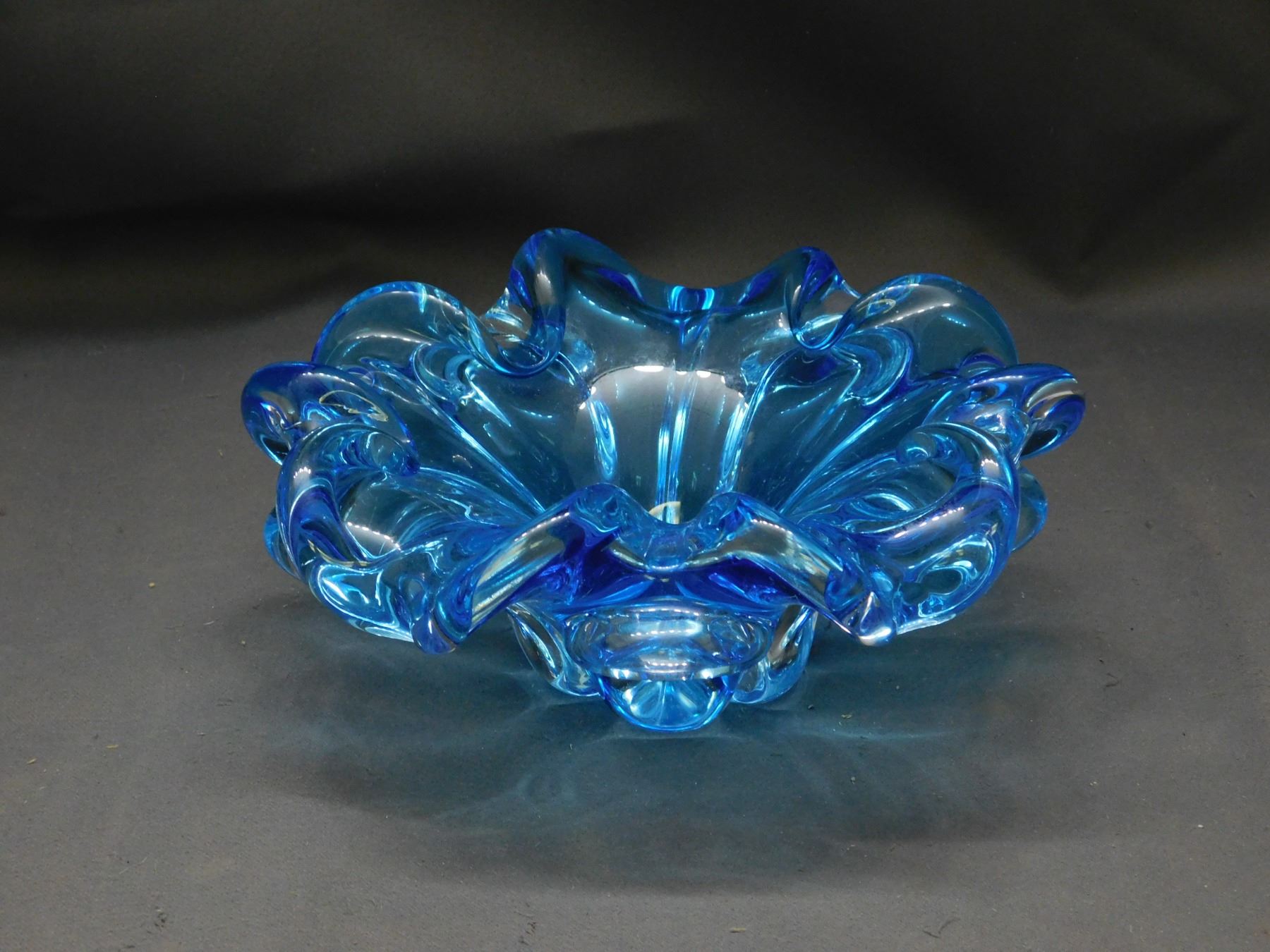Vintage Art Glass Blown Glass MCM Chalet Blue Ash Tray 7"