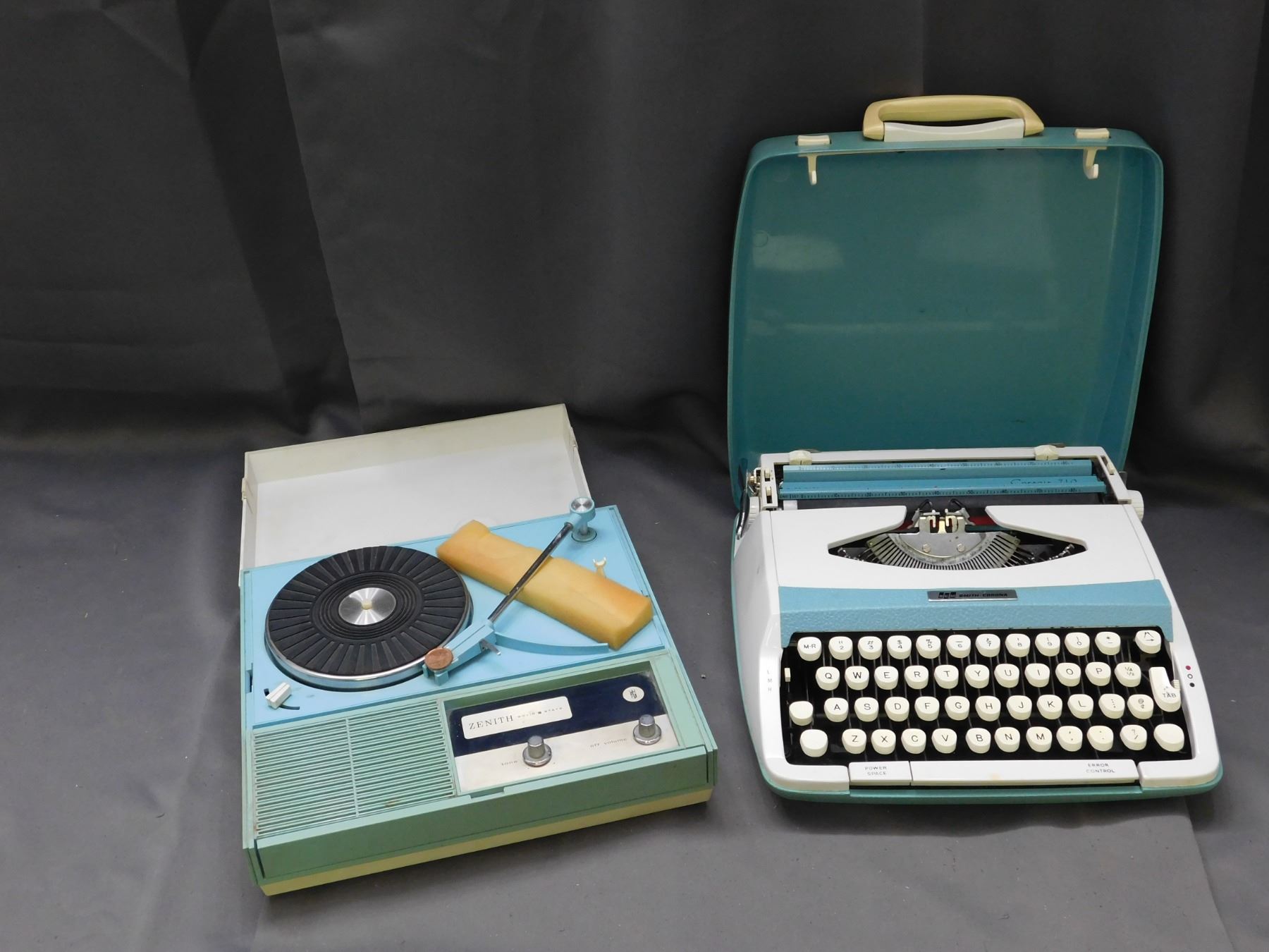 Lot of 2 Vintage Zenith Portable Turntable Record Player & Smith Corona ...