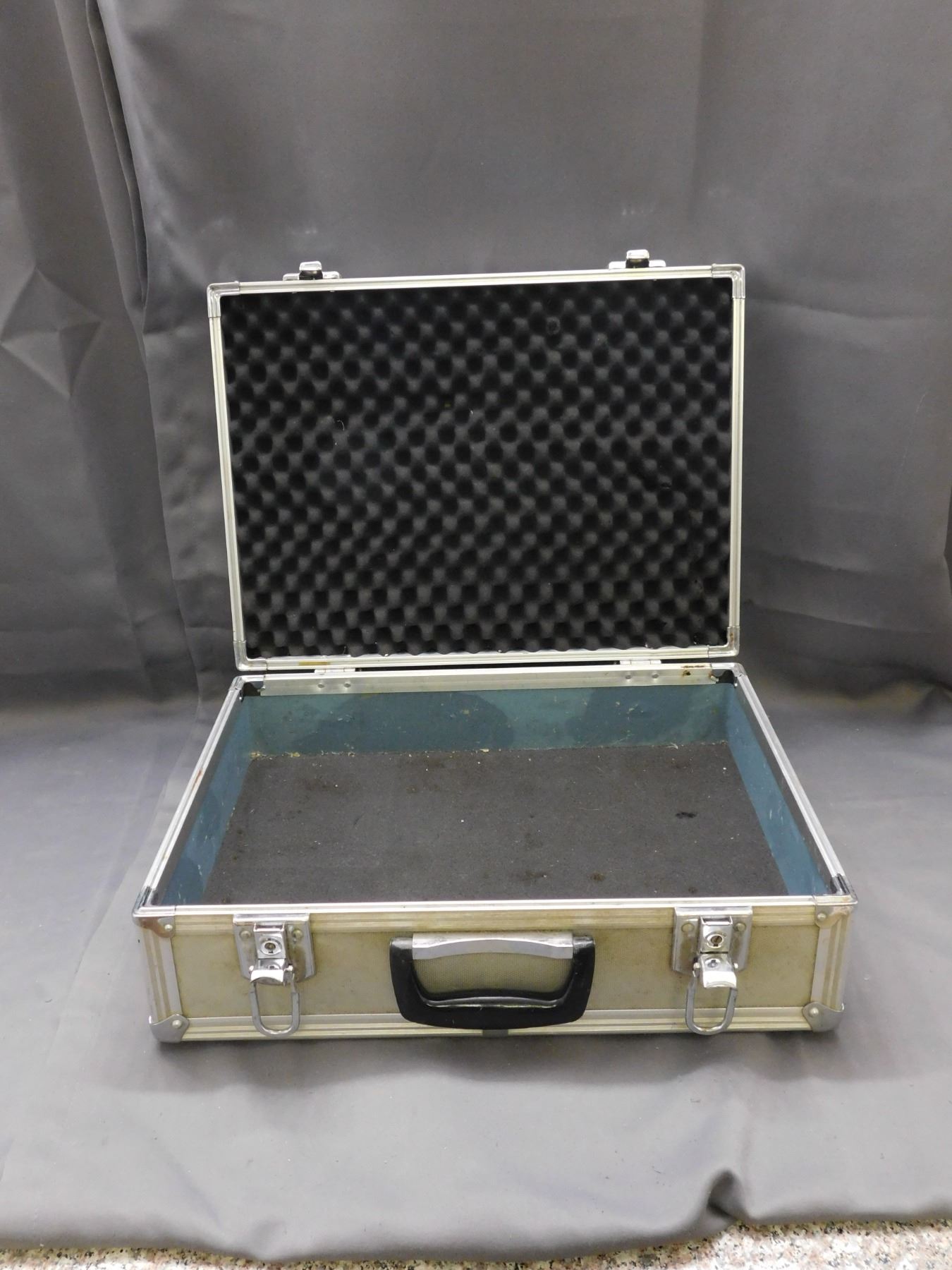 Padded Metal Storage Protective Case 18" x 14" x 7"