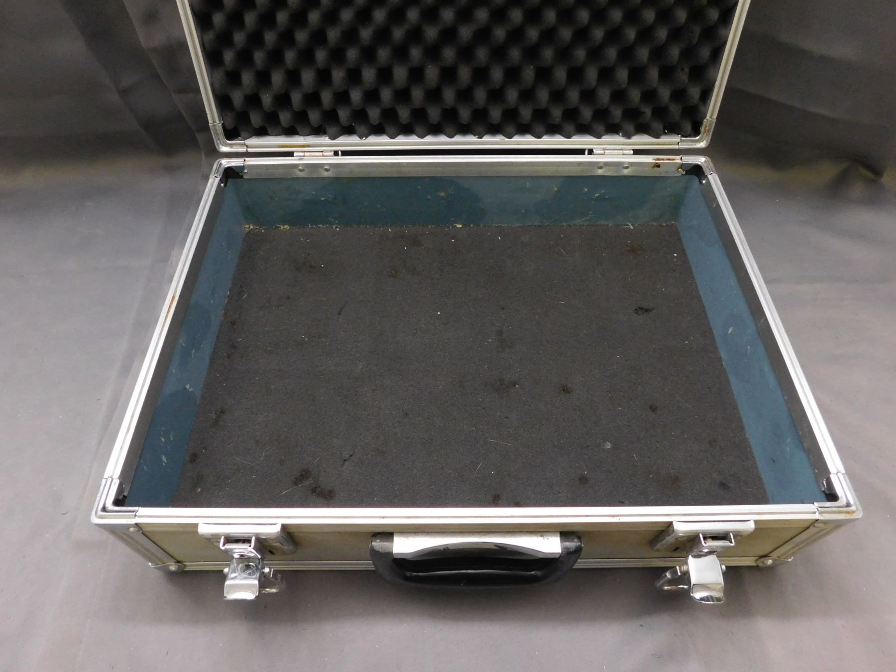 Padded Metal Storage Protective Case 18" x 14" x 7"