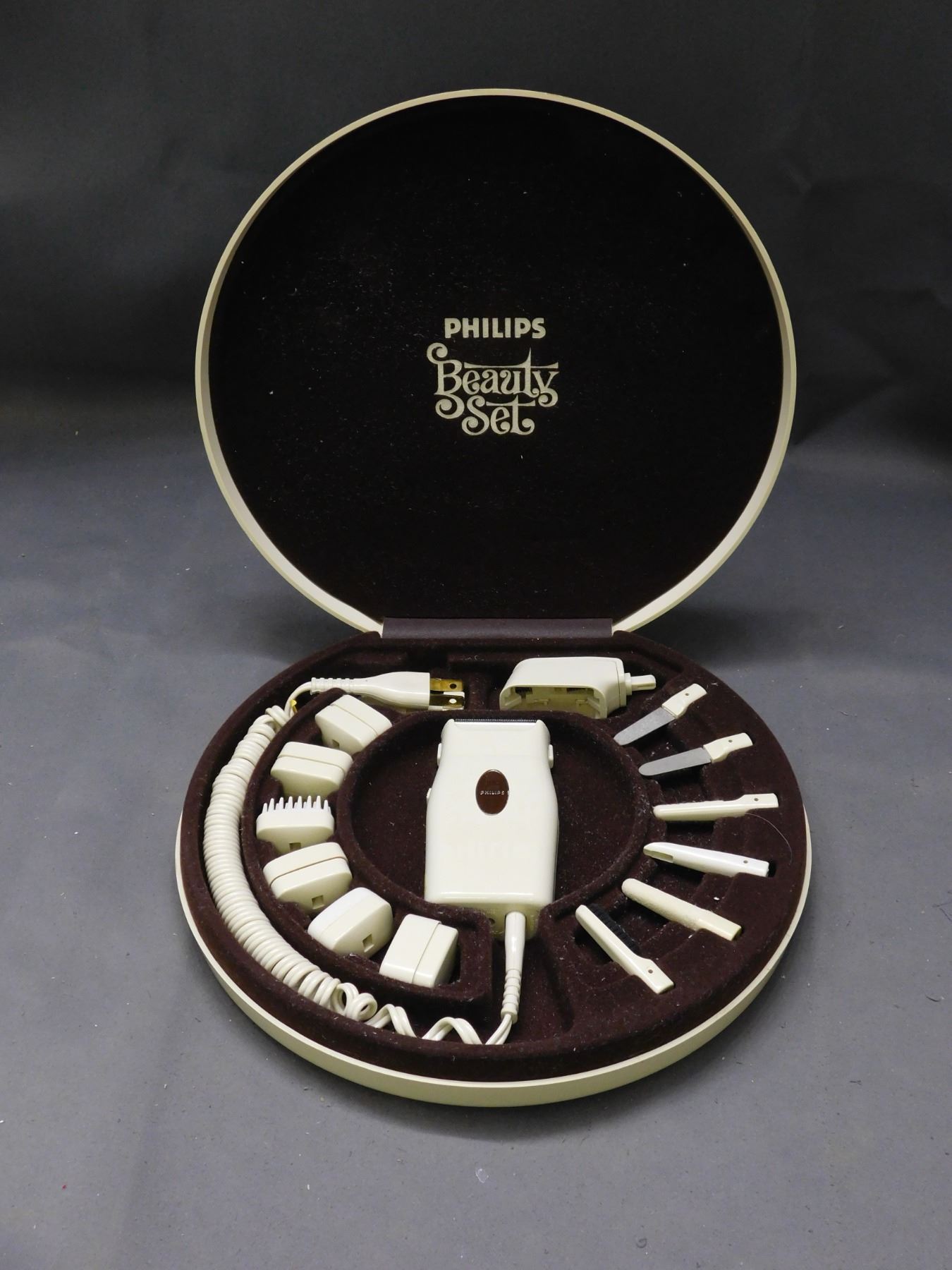 Philips Beauty Set Foot Grooming Pedicure Kit Electric Callus Grinder ...