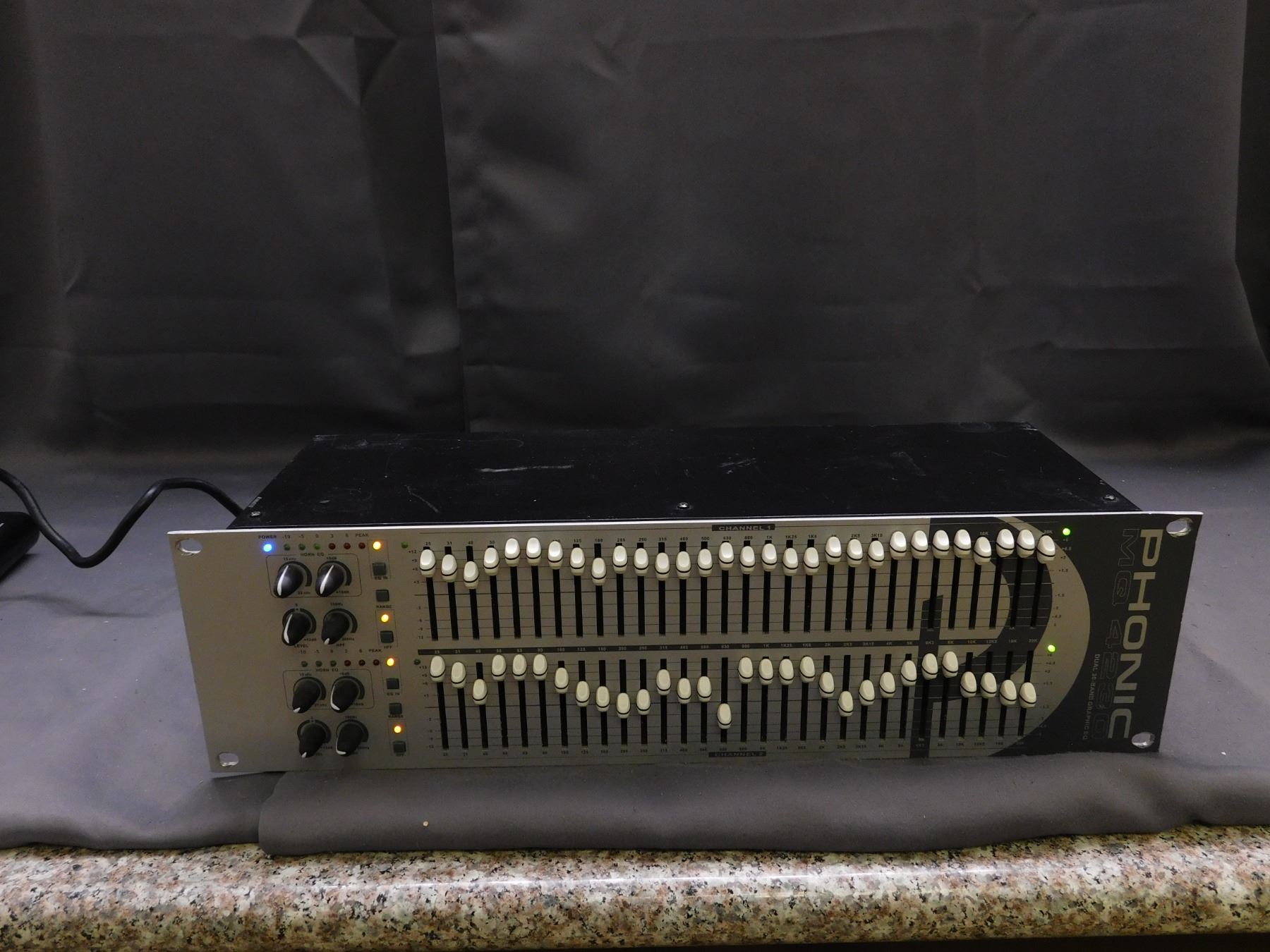 Phonic MQ 4230 Dual 30-Band Graphic Equalizer