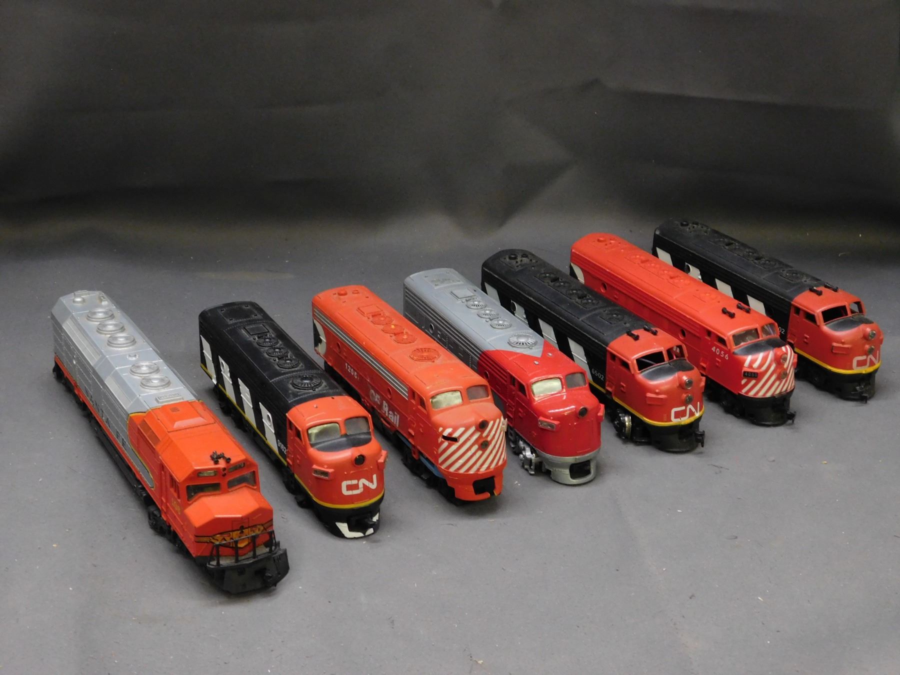 Lot of 7 HO Scale Engines (all work)