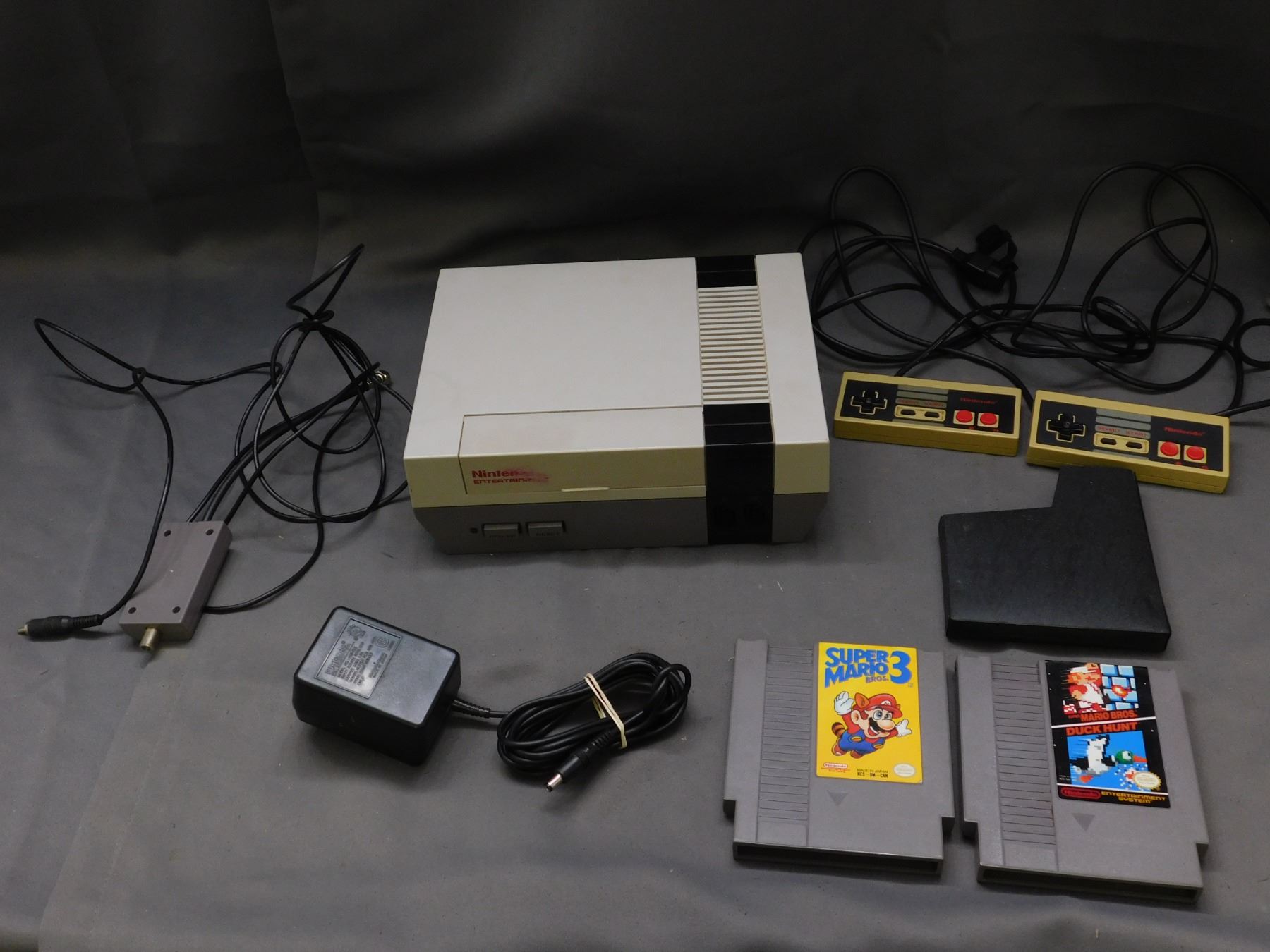 Vintage NES Nintendo Video Game Console, 2 Controllers, Power, RF ...