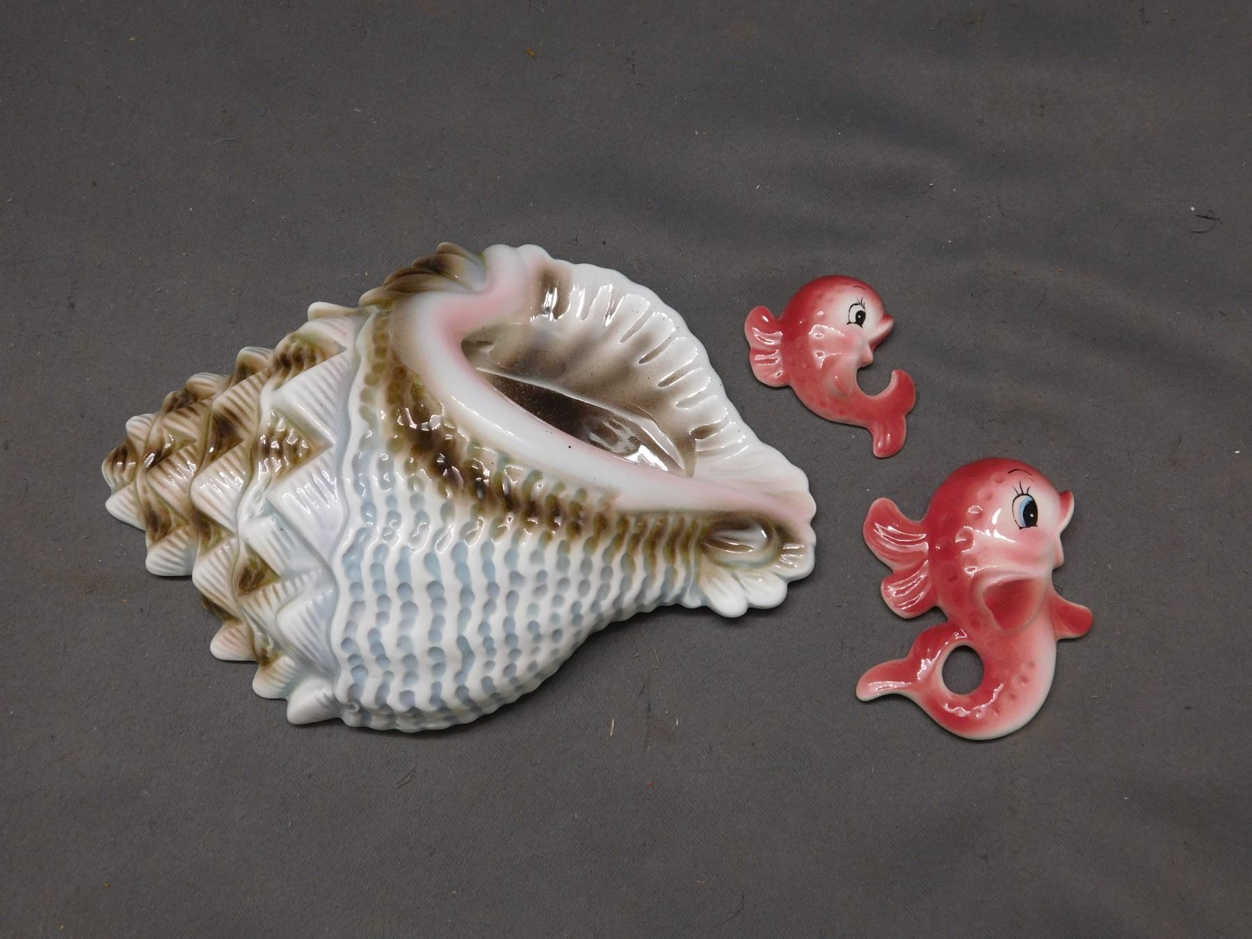 Ceramic Wall Hanging Shell Planter and 2 Fish