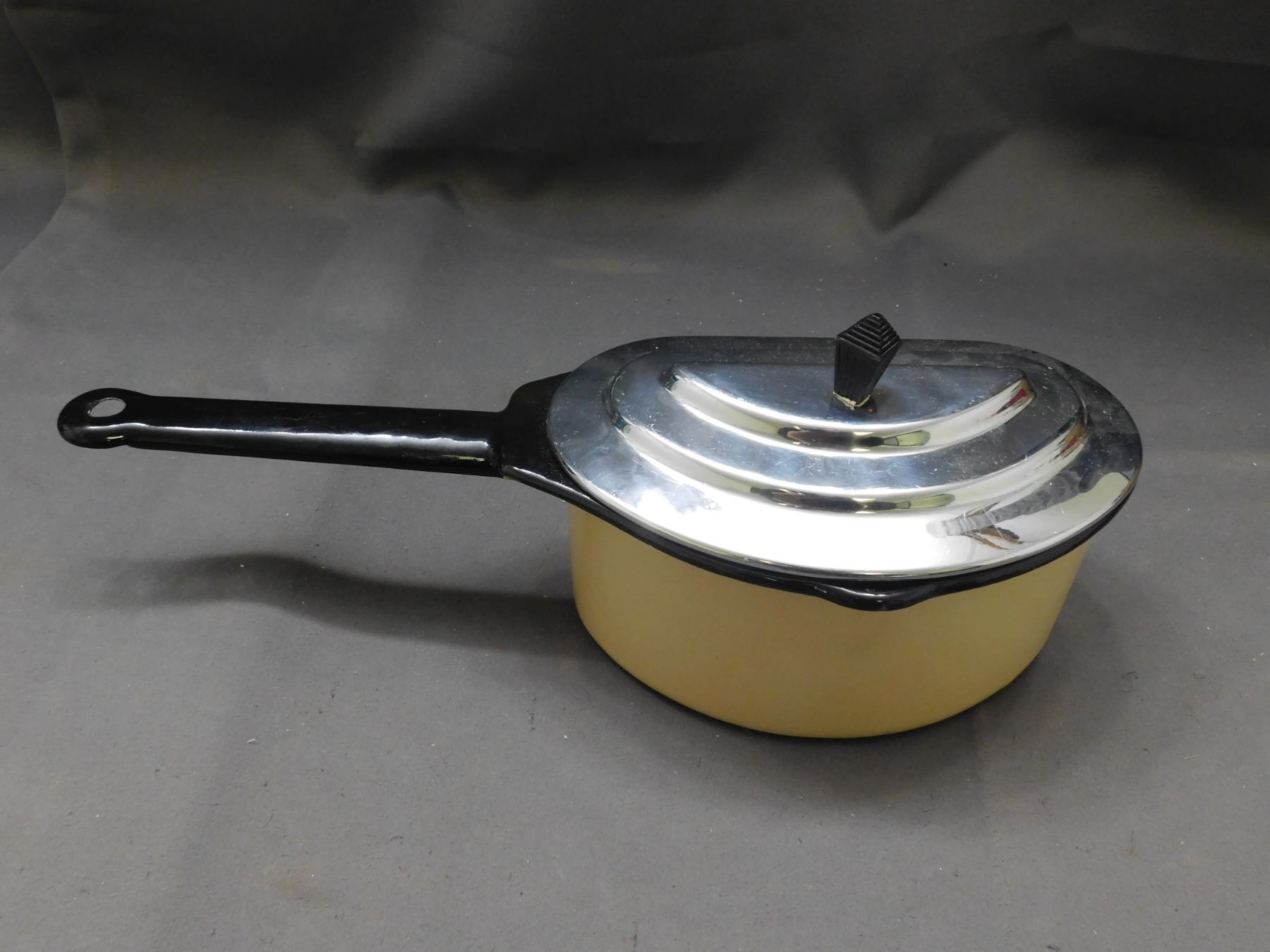 Unmarked Enamelware Half-Pot Sauce Pot / Semi-Circle Cooking Pot w Lid
