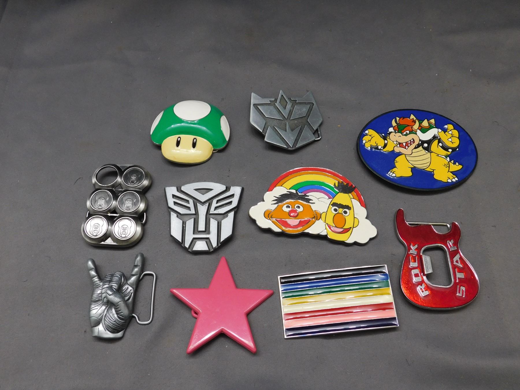 Lot of 10 Novelty Belt Buckles Super Mario, Guitar, Rainbow, Bert and ...