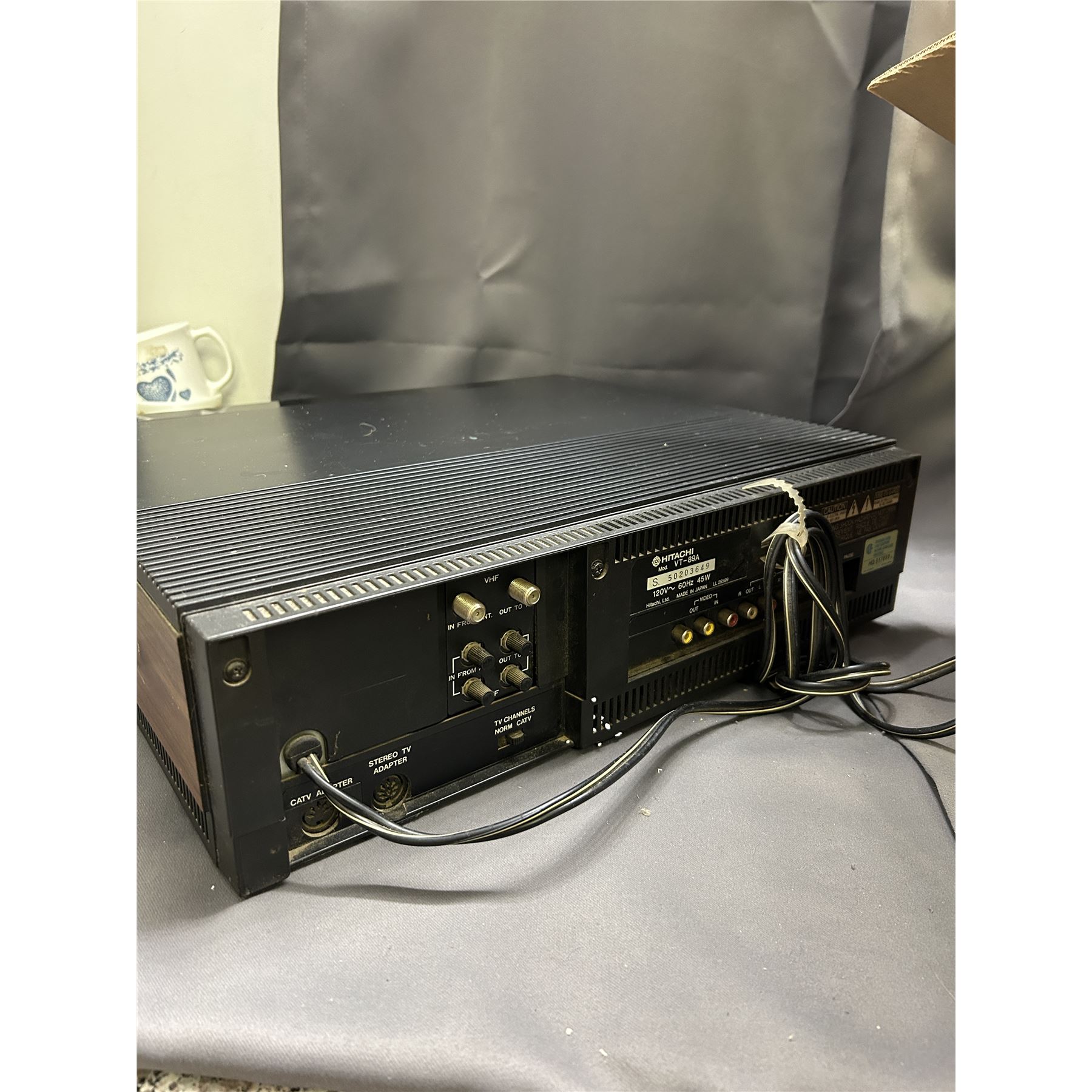 Magnetoscope VT-89A HItachi VHS VCR Tape Player w Box