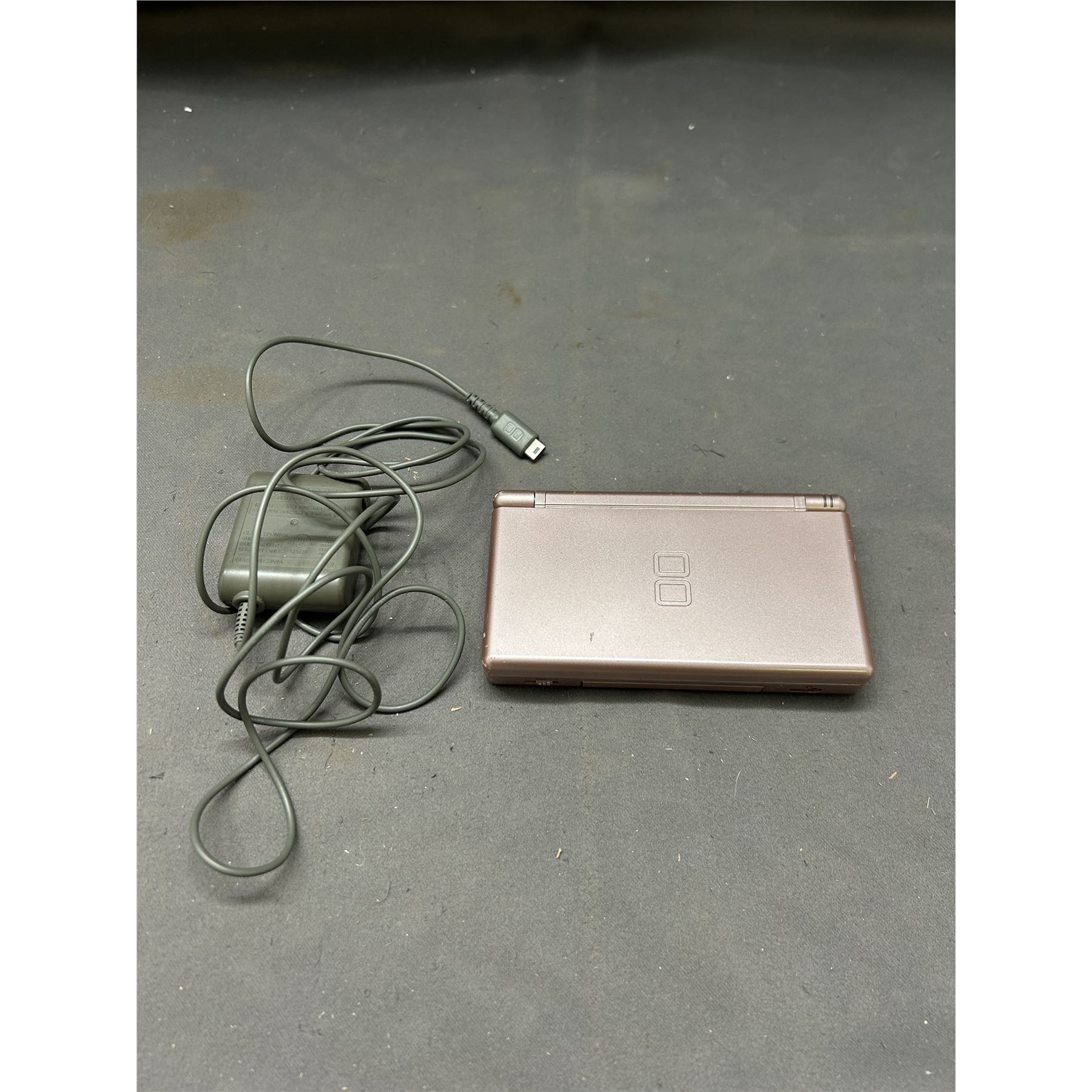 Nintendo DS Lite Metallic Pink w Charger (works)