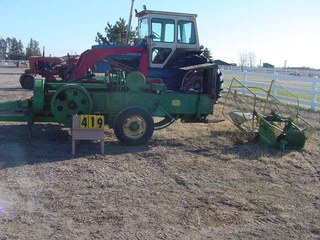 John Deere 24T baler w/ kicker