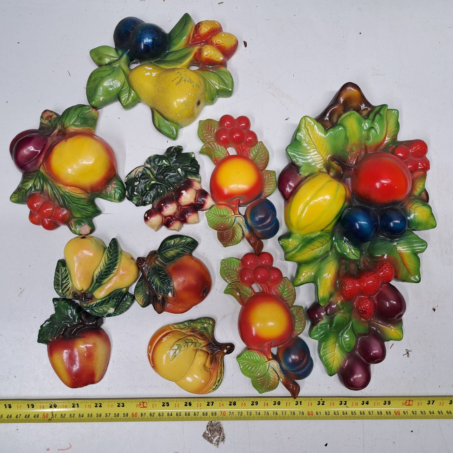10pcs of vintage chalkware fruit decore - Schmalz Auctions