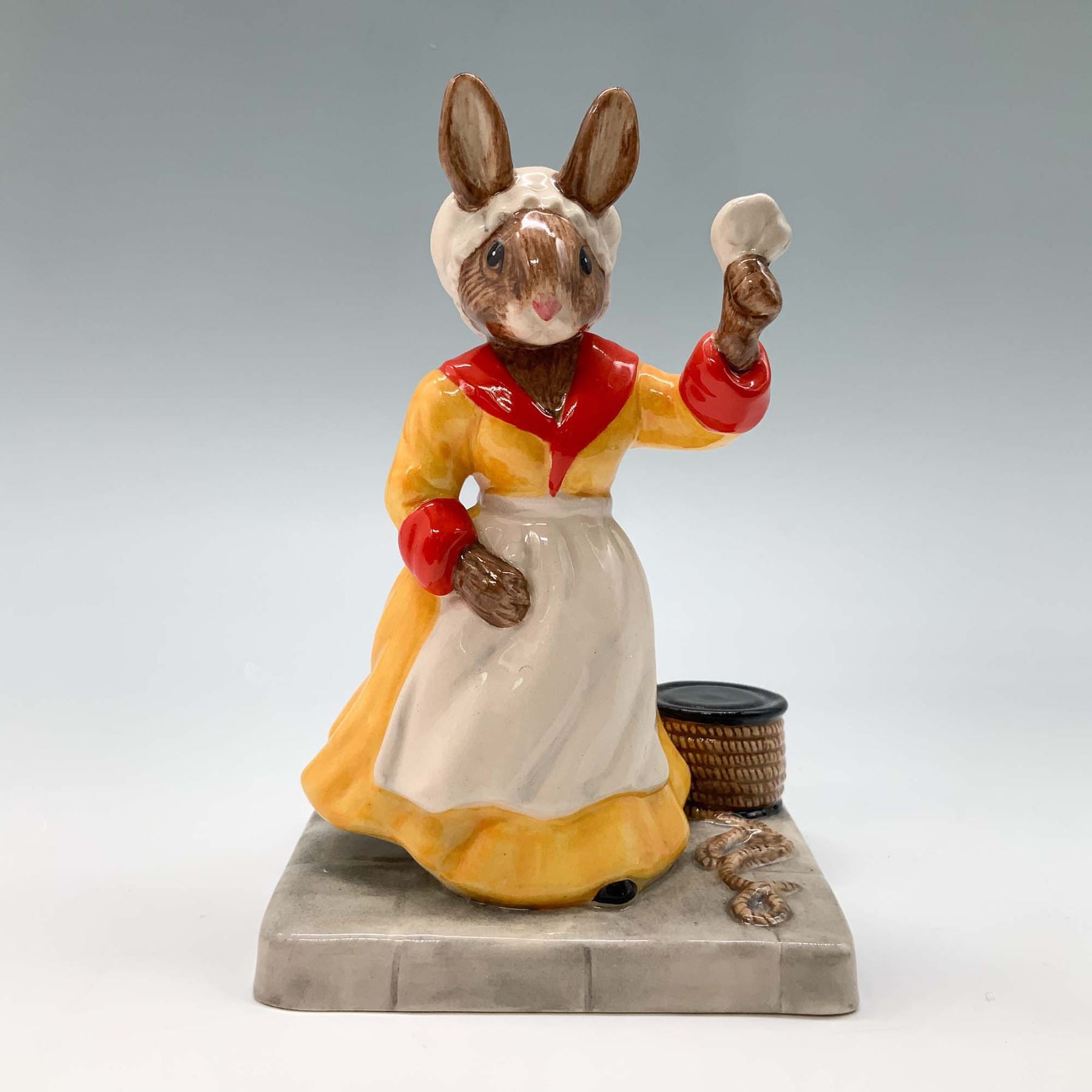 Royal Doulton Bunnykins Figurine, Captains Wife DB320 w/ Box