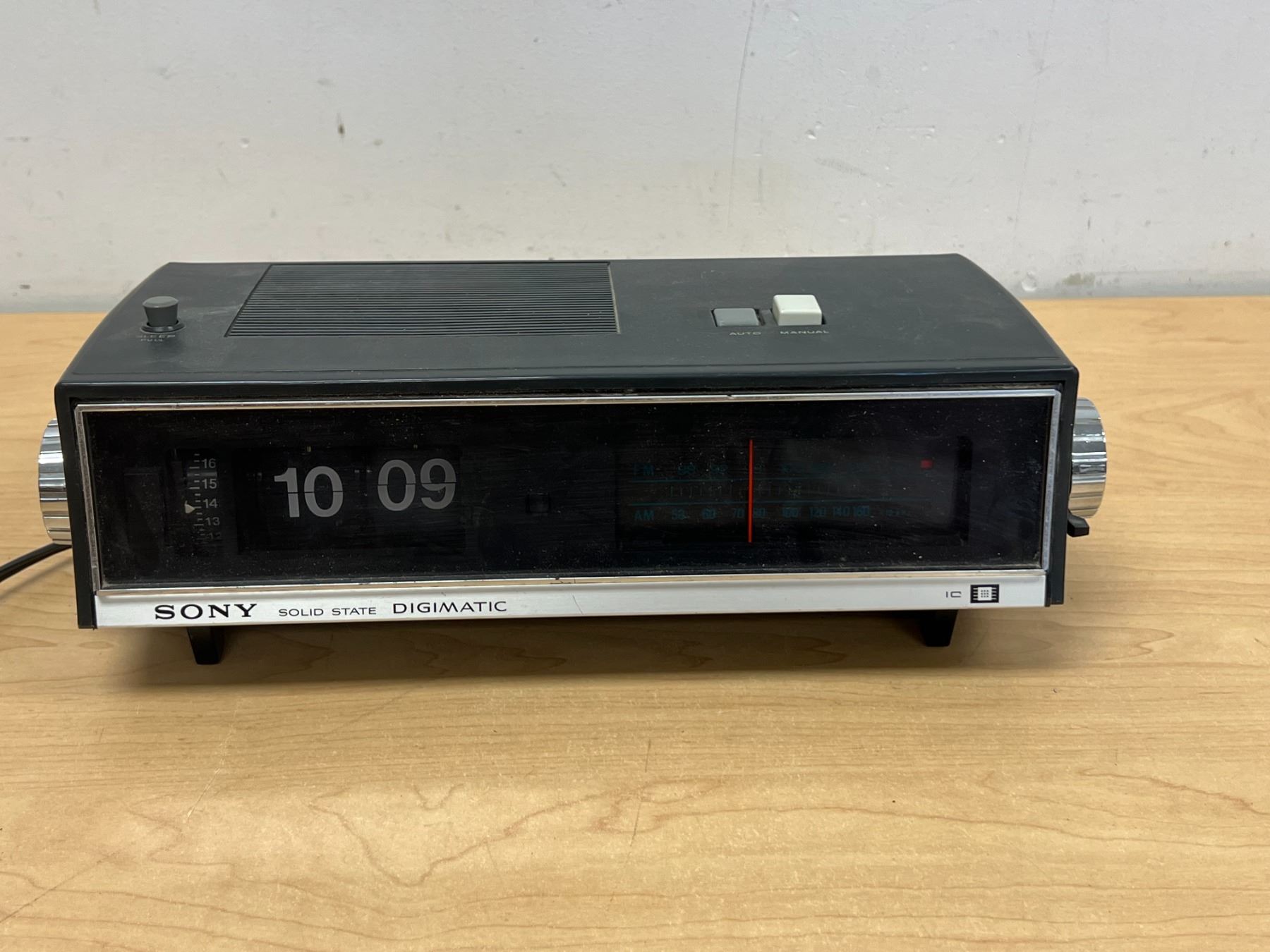 Sony Solid State Digimatic FM/AM Flip Clock Electric Radio TFM-C590W ...