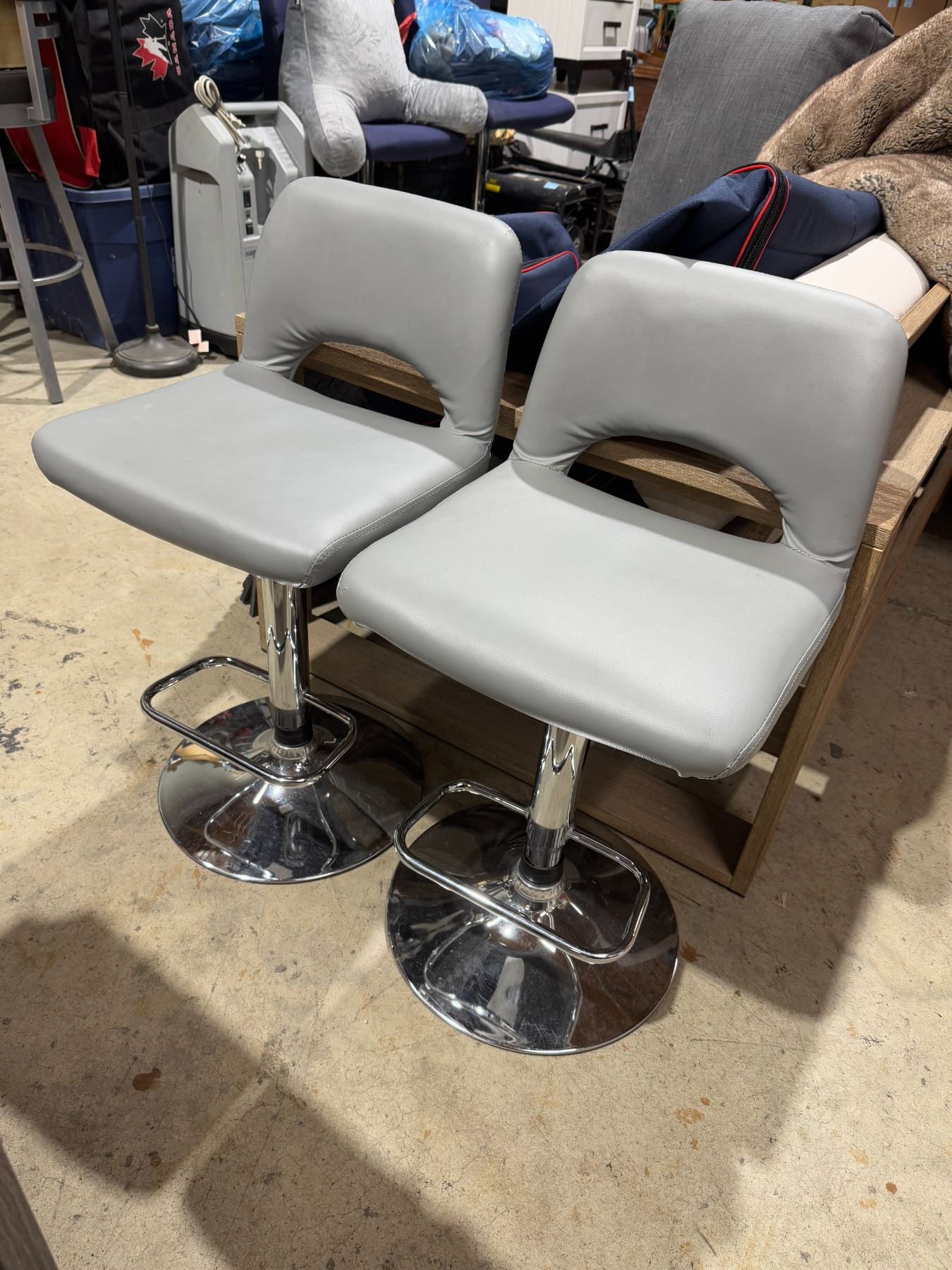 2 height adjustable stools