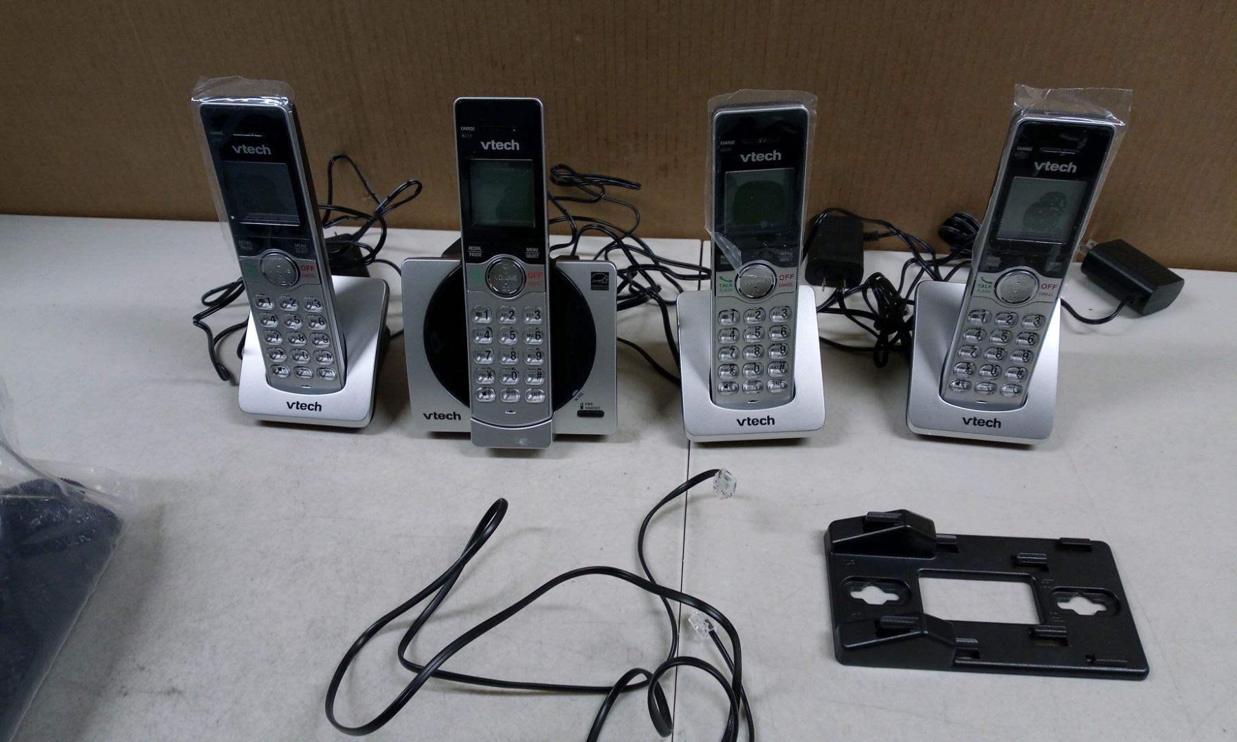 Vtech Dect 6.0 Four Handset Cordless Phones With Caller Id Backlit ...