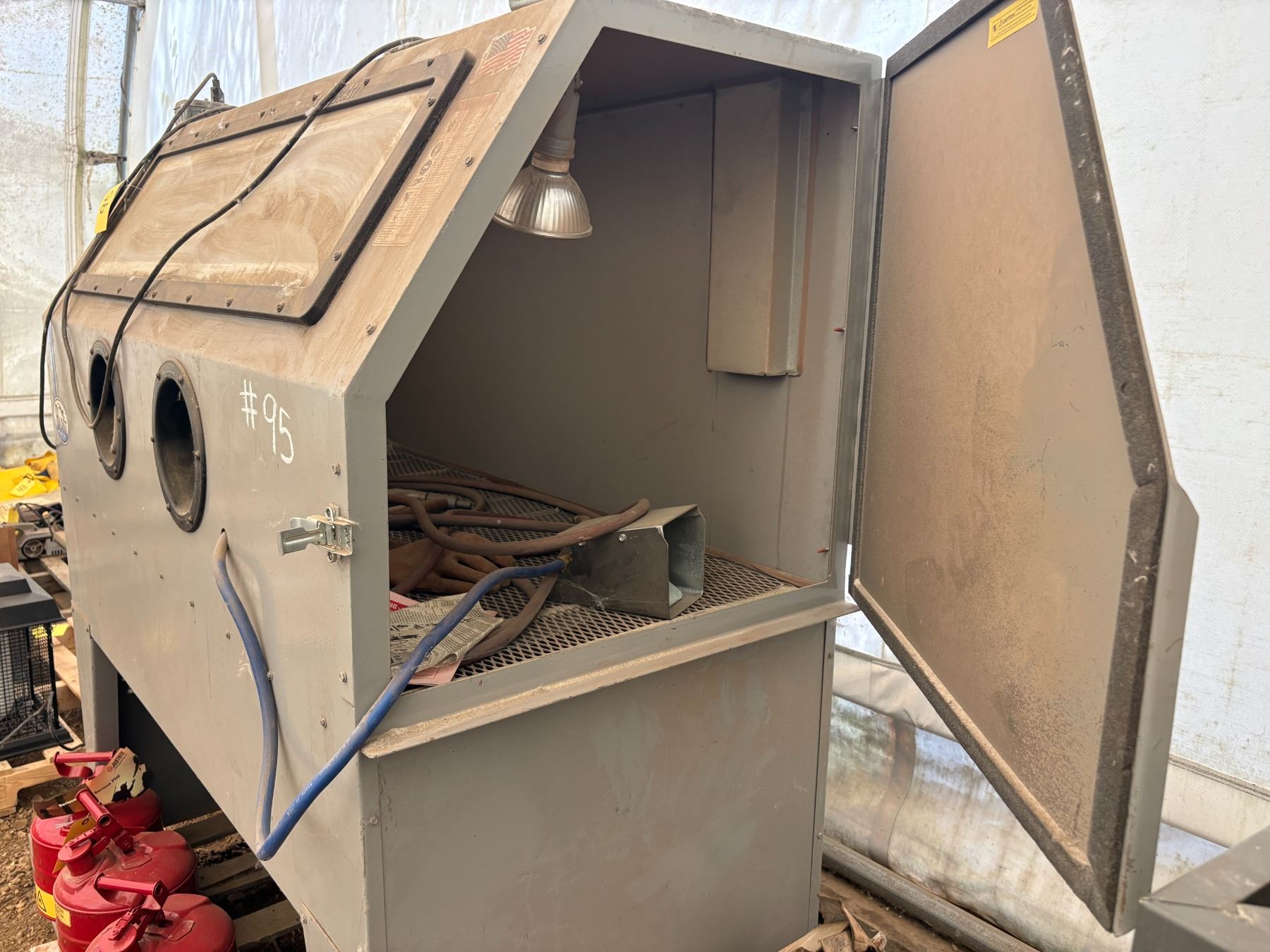 Sand Blasting Cabinet