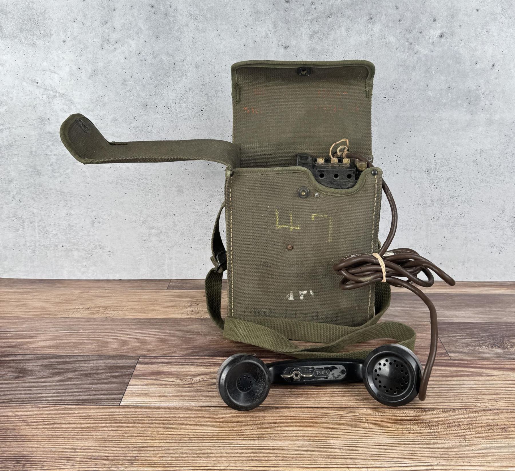 WW2 US Army Field Telephone EE-8