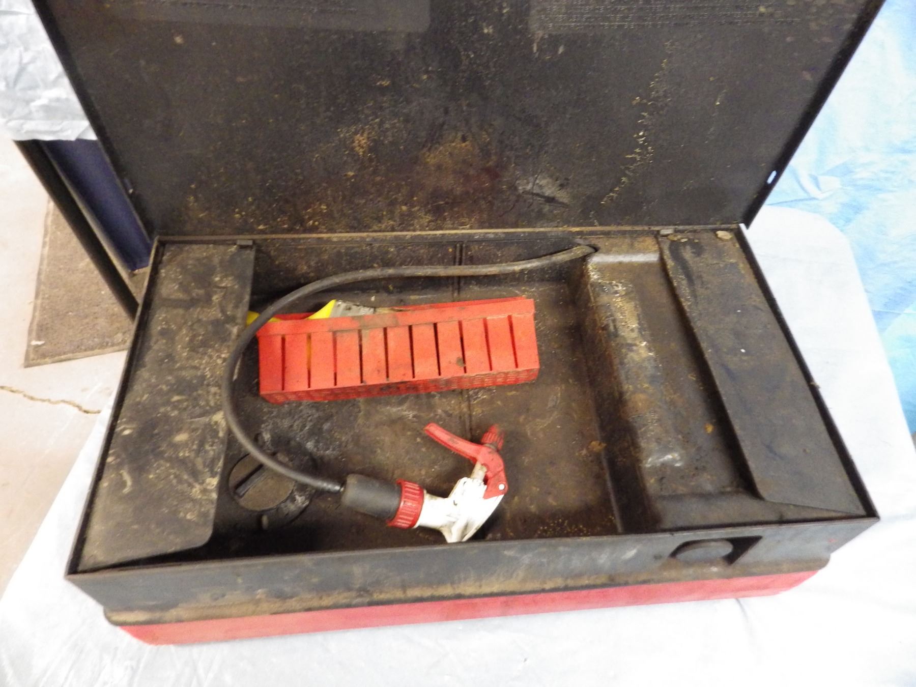 The Washboard portable parts cleaning tray