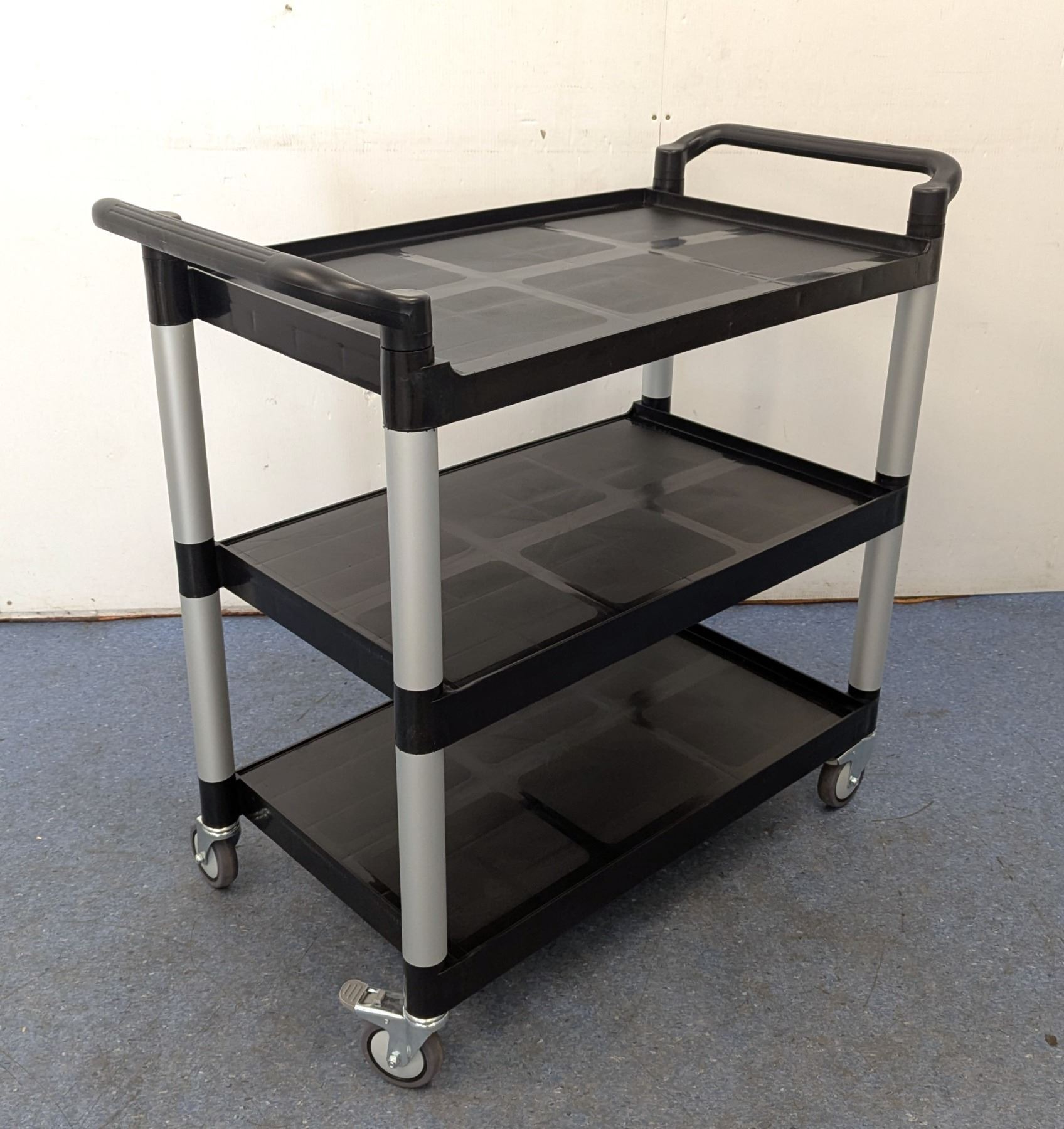 Black Plastic Bussing Cart with 19.5" x 31" Tray Size, Omcan 43069 | R4-1