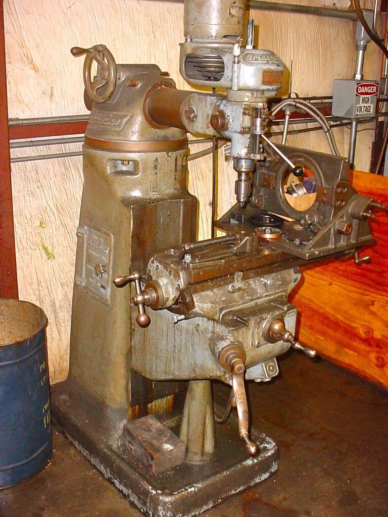 Bridgeport milling machine with cylinder base fixture