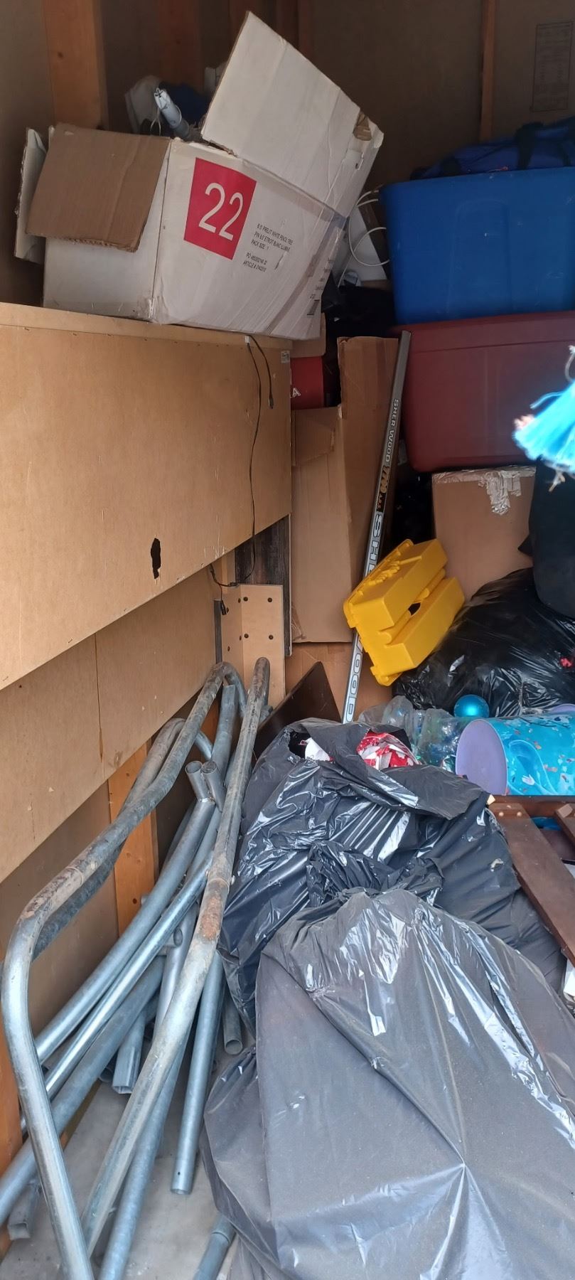 Contents of storage locker Unit 624 5x10 @ 5357 25th ave Vernon P/U ...