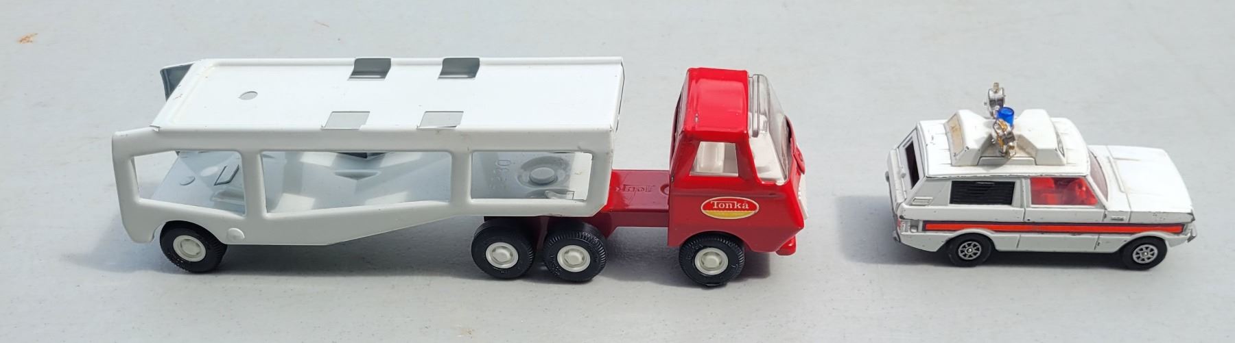 Steel Tonka Car Hauler & Corgi Police Vigilant Range Rover Toy