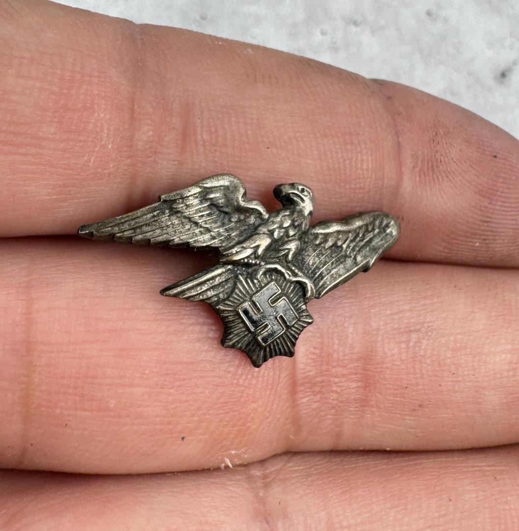 WW2 German Reichsluftschutzbund RLB Badge