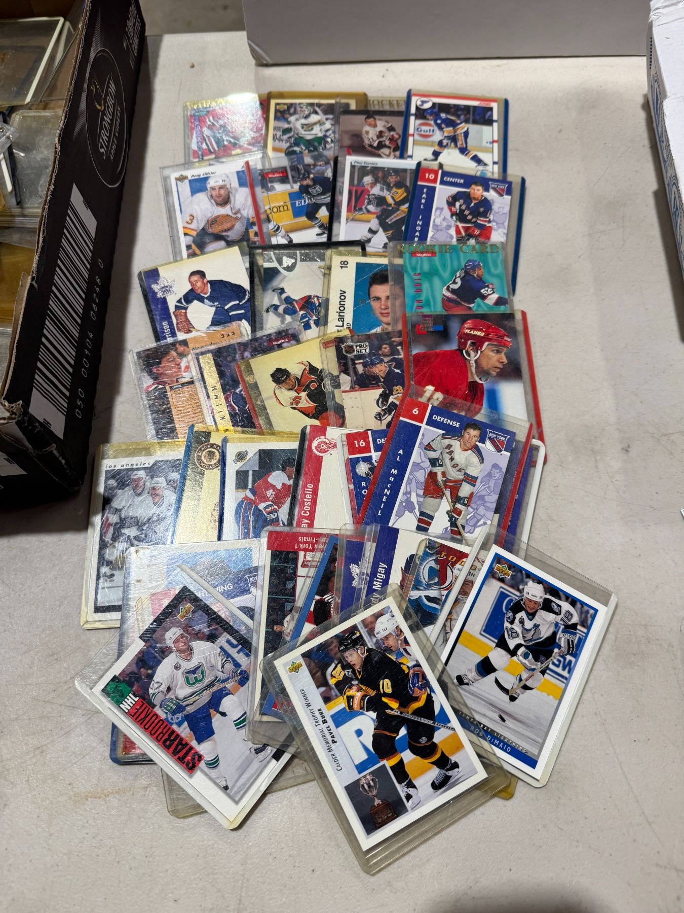 Assorte hockey cards