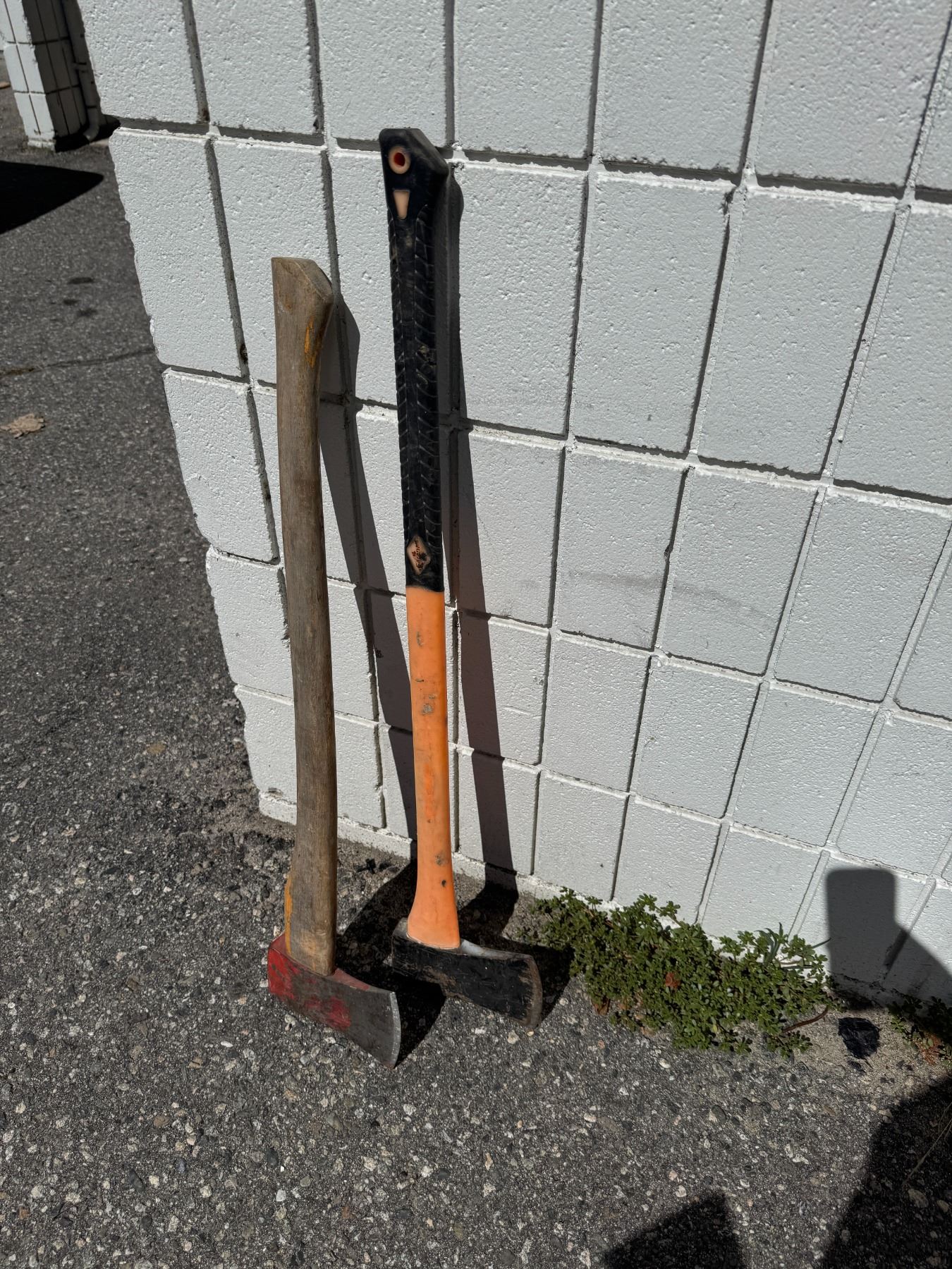 2 axes