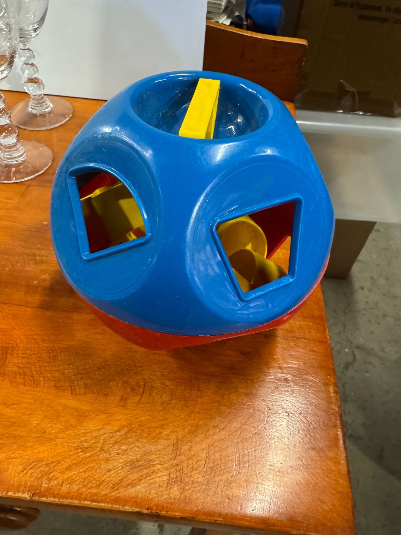 Tupperware shape o