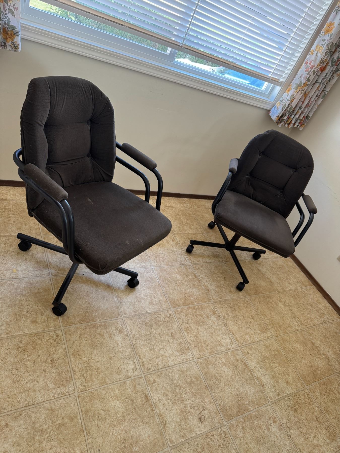 2 rolling kitchen chairs